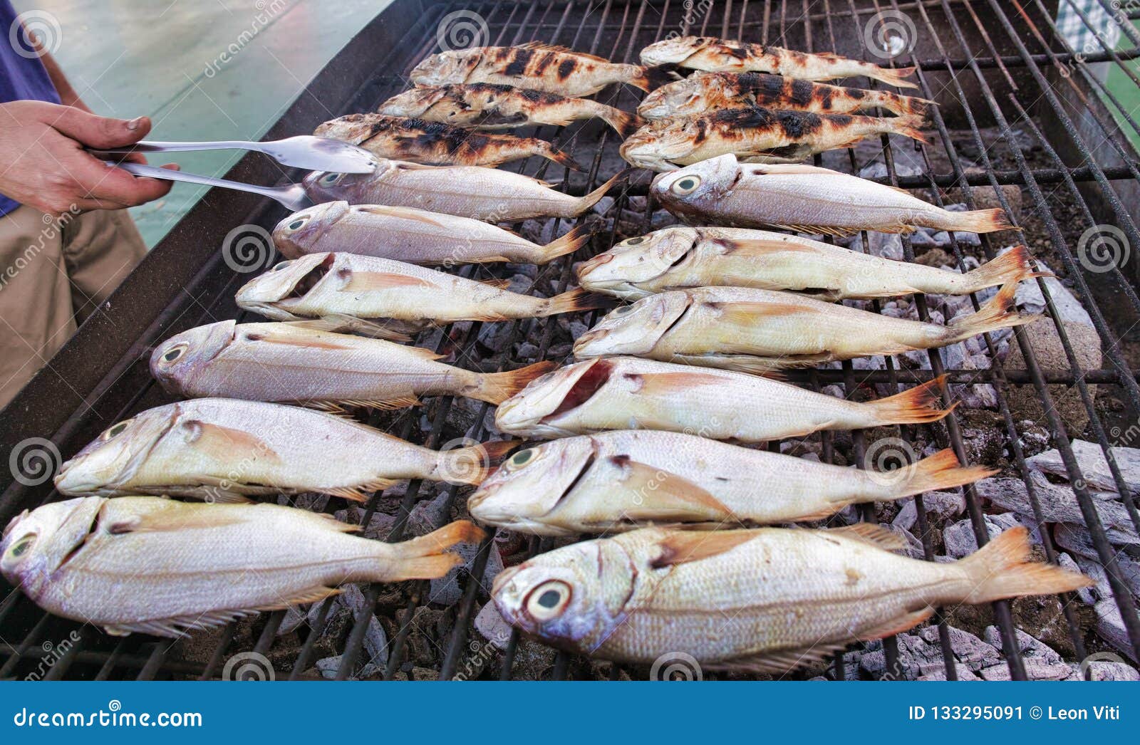 Pargo Rojo Asado a La Parilla Imagen de archivo - Imagen de verano ...
