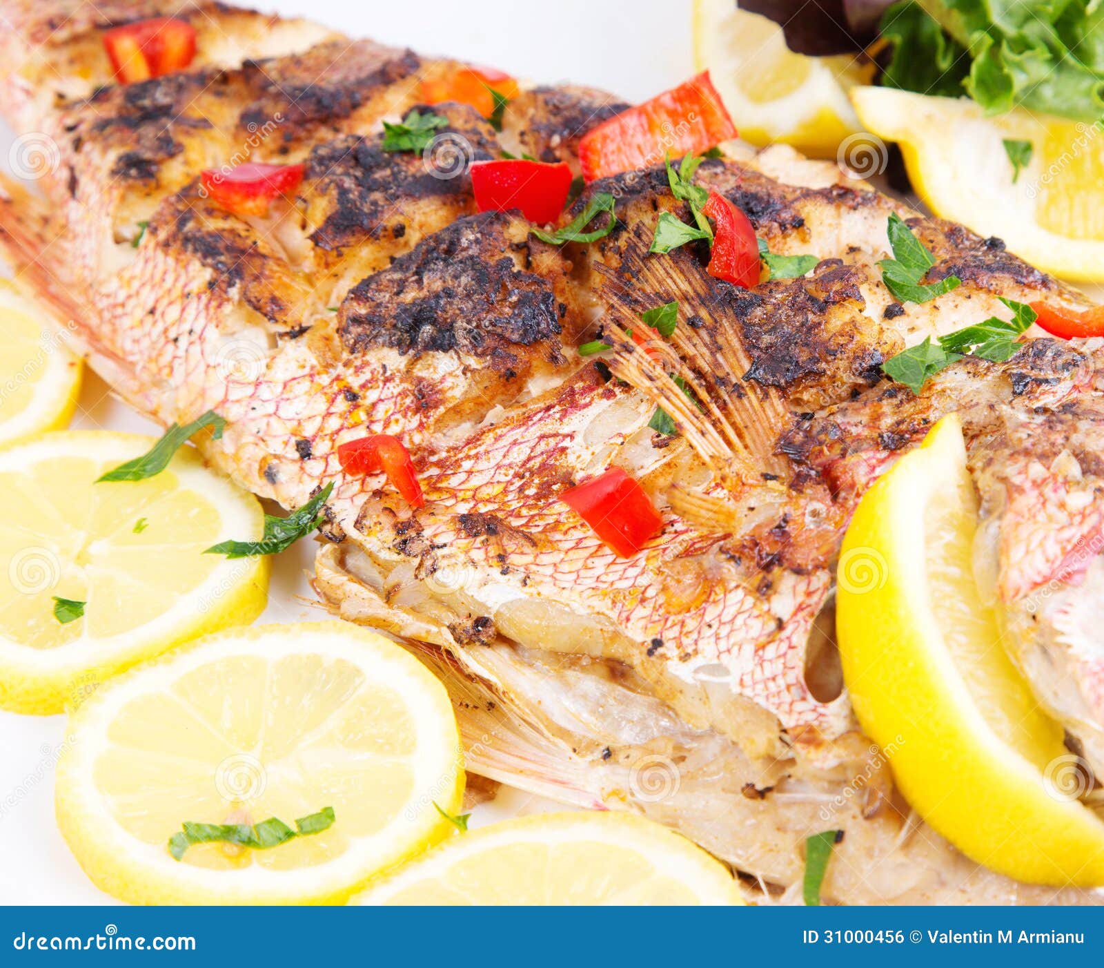 Pargo Rojo Asado a La Parrilla Foto de archivo - Imagen de plato ...