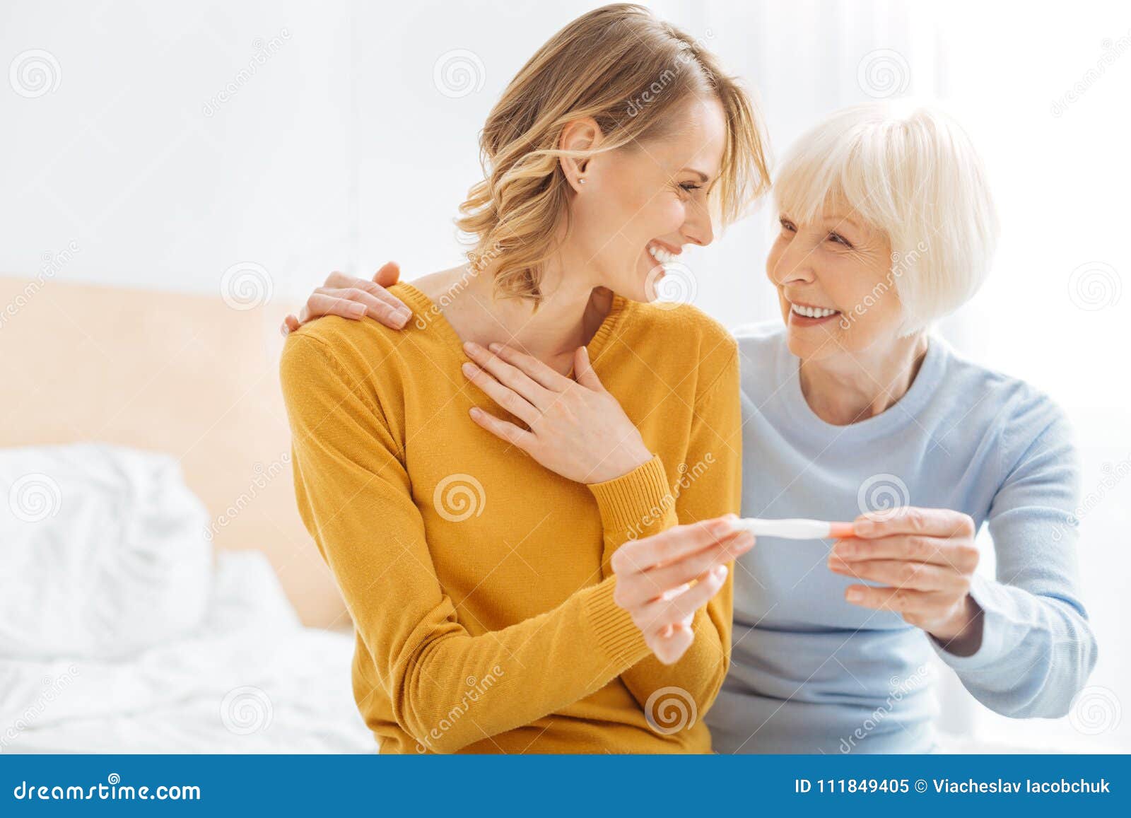 Parientes Alegres Que Parecen Uno a Y Que Sienten Felices Imagen de ...