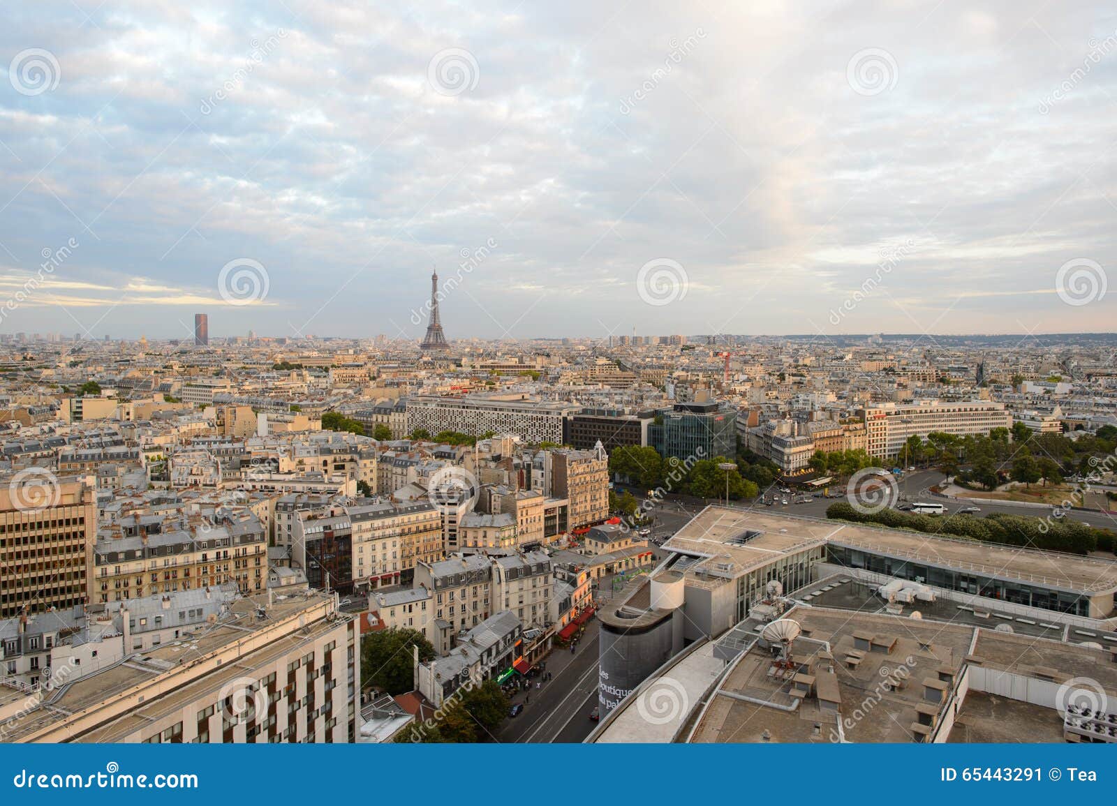 Parijs de stad in redactionele foto. Image of ligplaats - 65443291