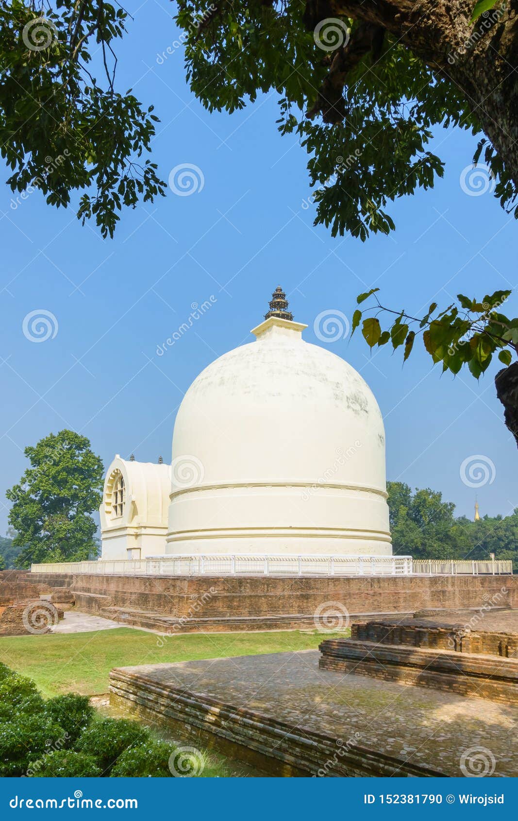 Parinirvana Stupa and Temple, Kushinagar, India Stock Photo - Image of ...