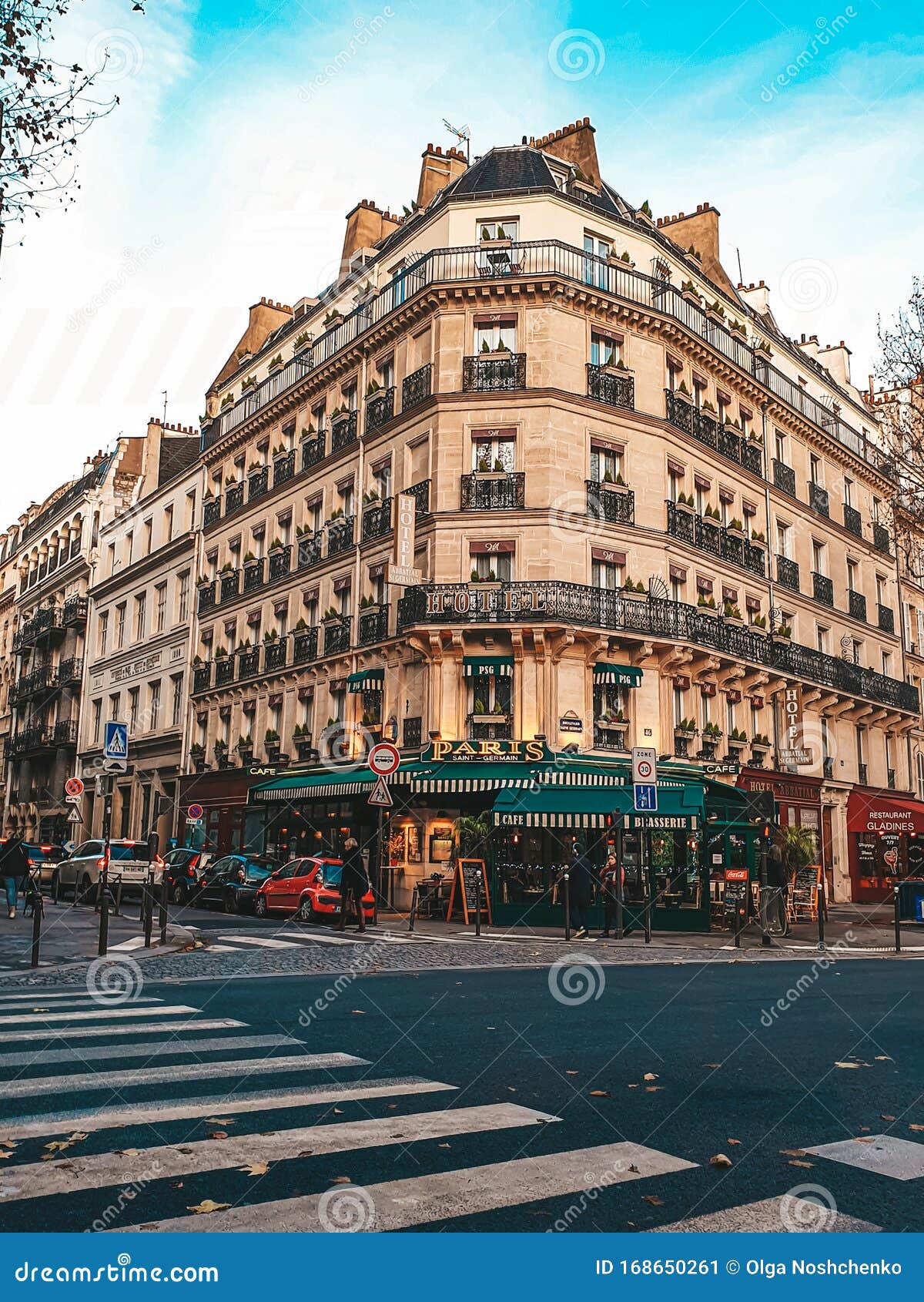 Paris cafe in the autumn editorial photo. Image of paris - 168650261