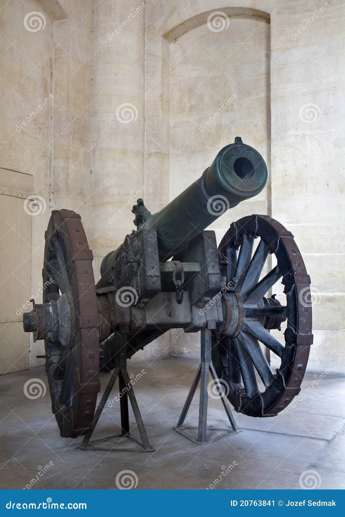 Paris - Canon Dans Ecole Militaire Image stock - Image du arme, armée ...