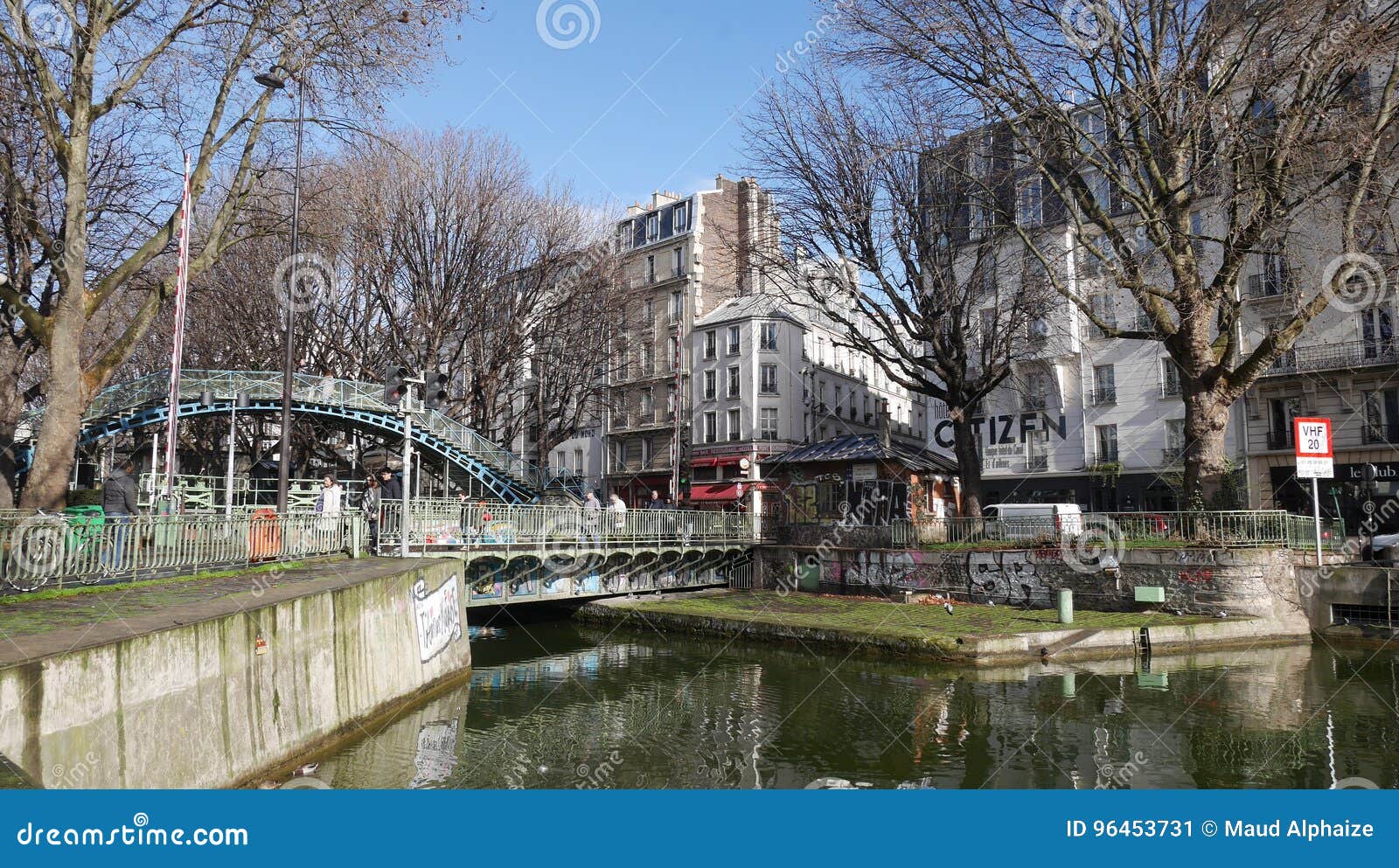 Paris channel lock editorial photo. Image of cityscape - 96453731