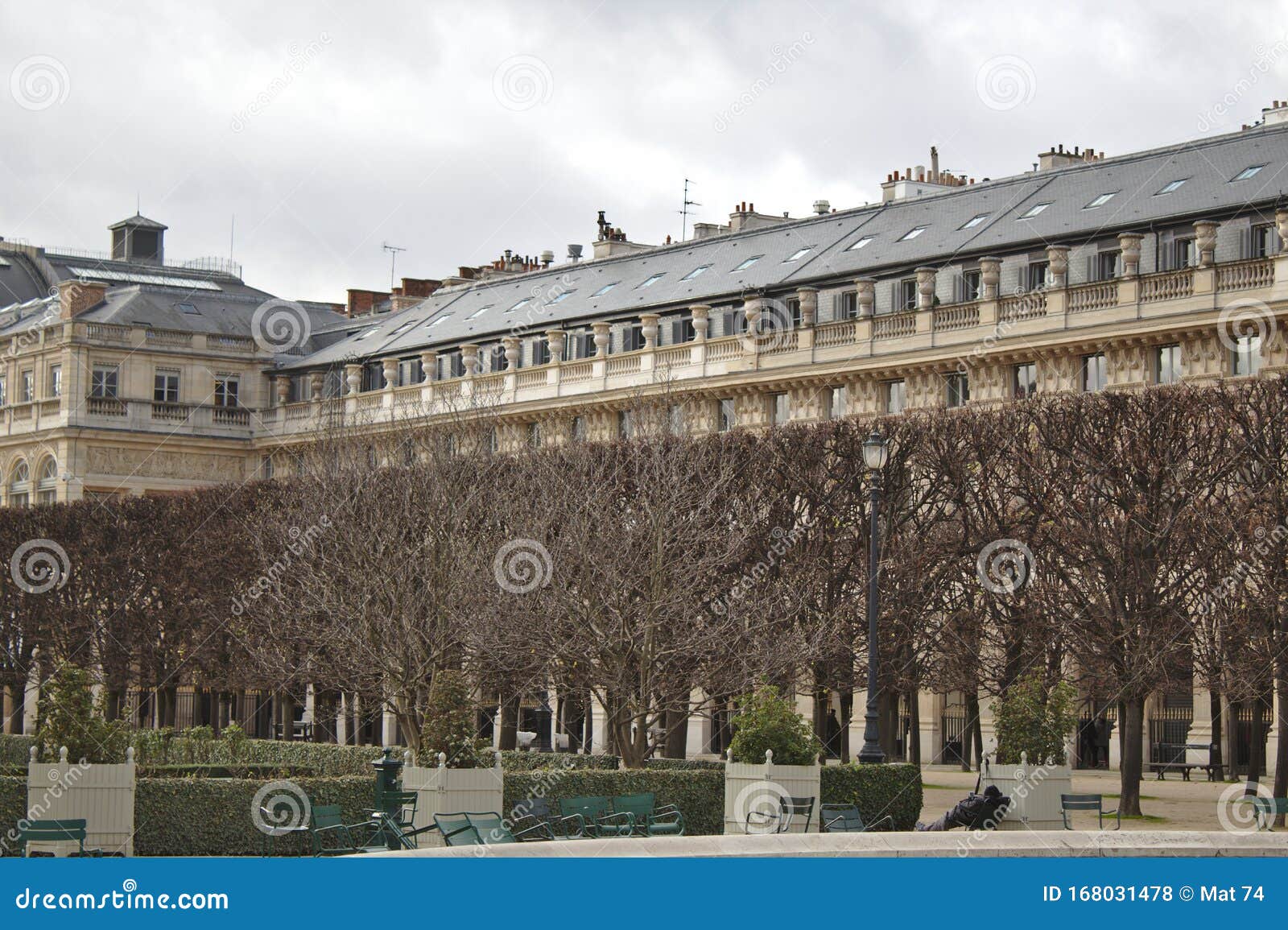 Paris del Palacio Real foto de archivo. Imagen de ventana - 168031478