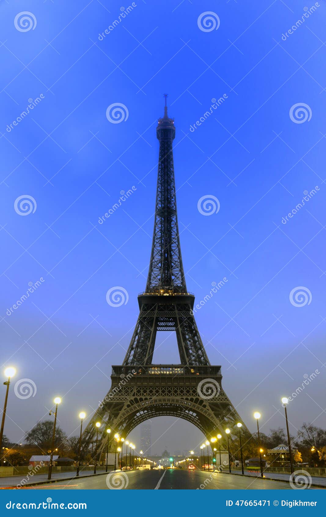 Paris Eiffel Tower at the Early Morning Editorial Photo - Image of ...