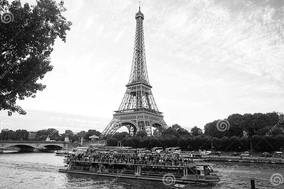 Paris France 29 De Setembro De 2017 : Viagem De Barco No Rio Da Rede ... Paris France 29 De Setembro De 2017 : Viagem De Barco No Rio Da Rede ...