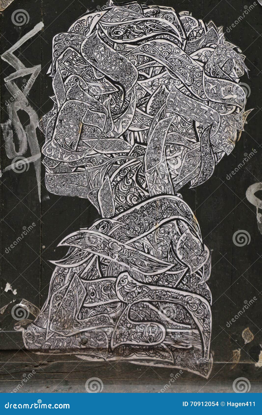 Paris Graffiti editorial stock image. Image of graffiti - 70912054