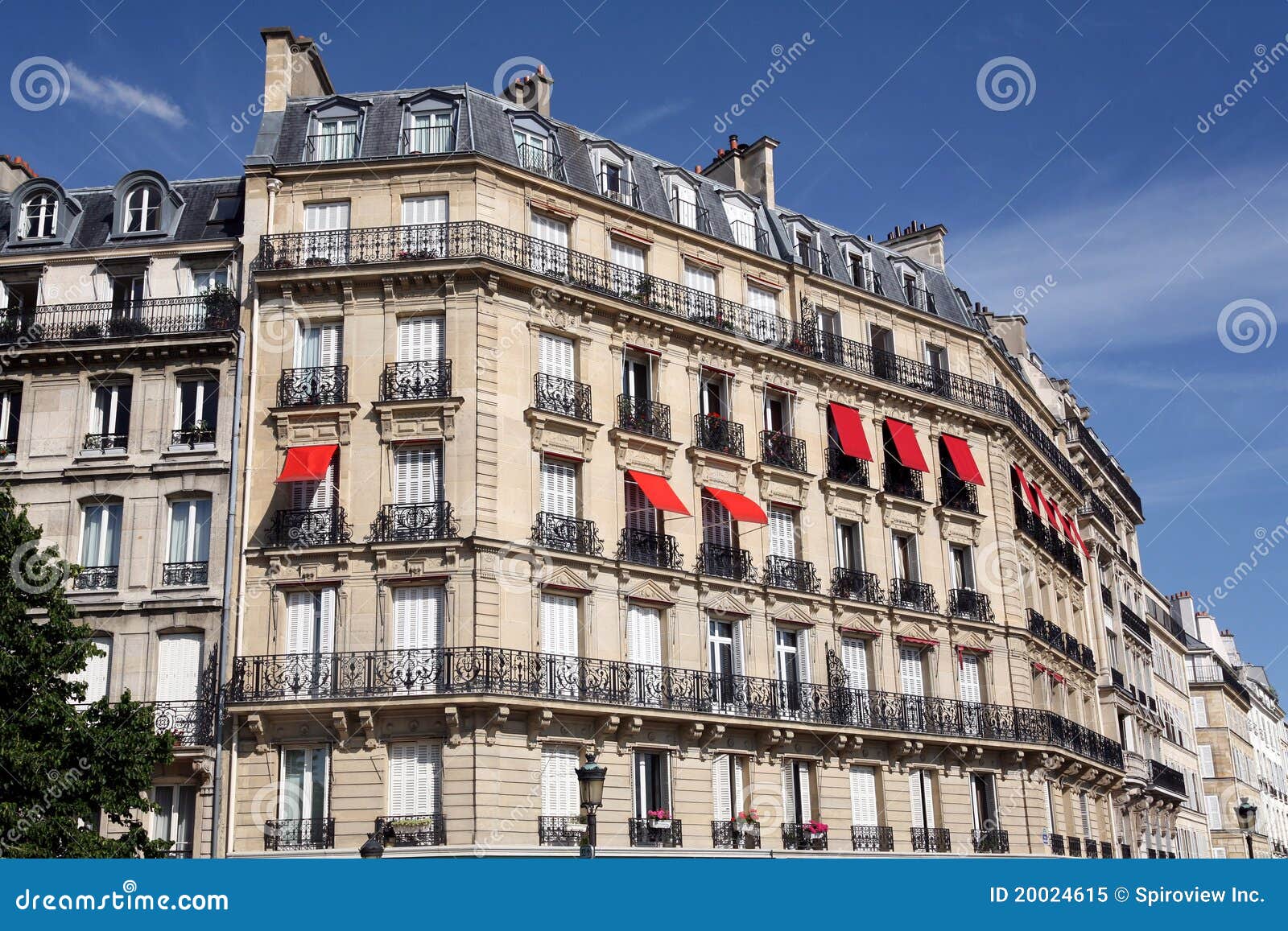 Paris, immeuble image stock. Image du france, rouge, boulevard - 20024615