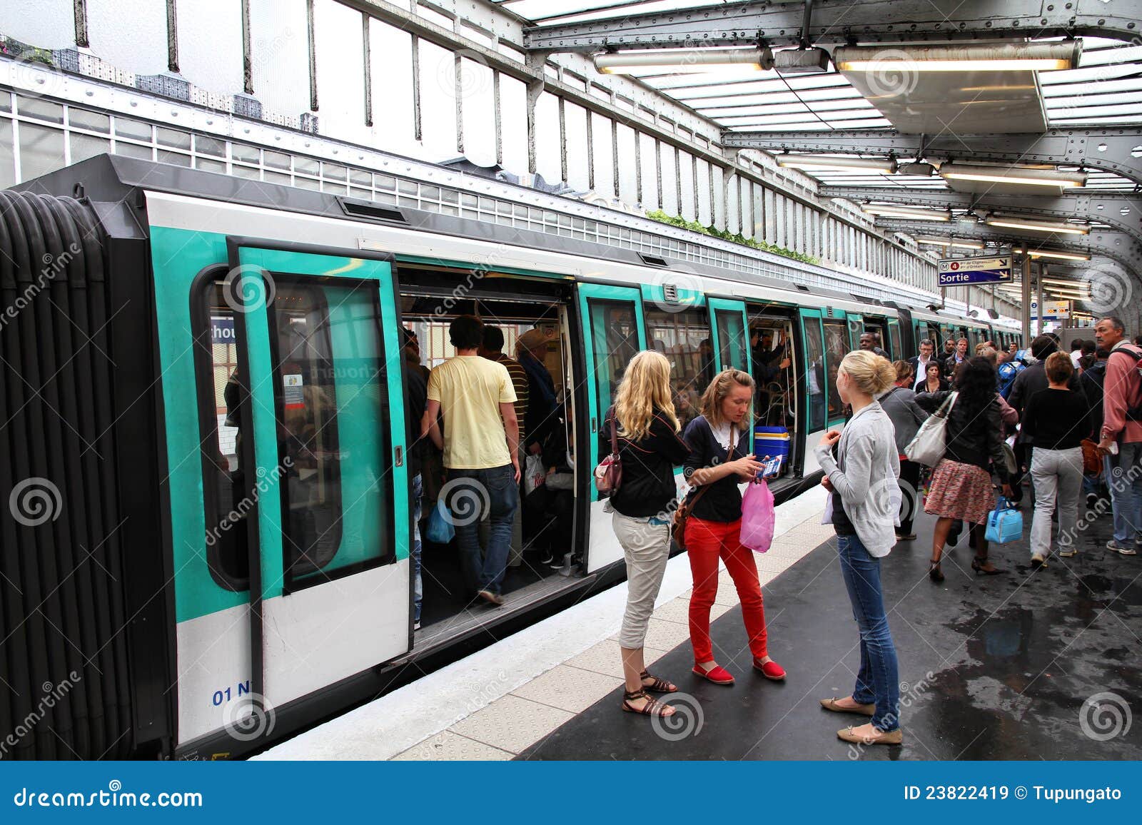 Paris Metro editorial stock image. Image of blanche, wait - 23822419