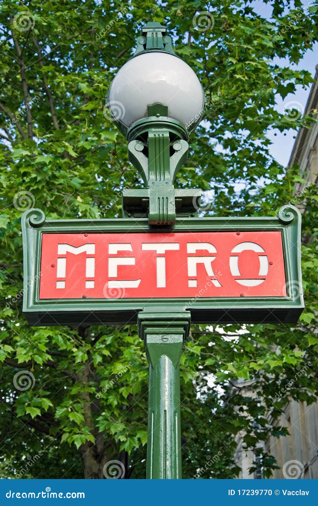 Paris metro entrance sign editorial image. Image of french - 17239770