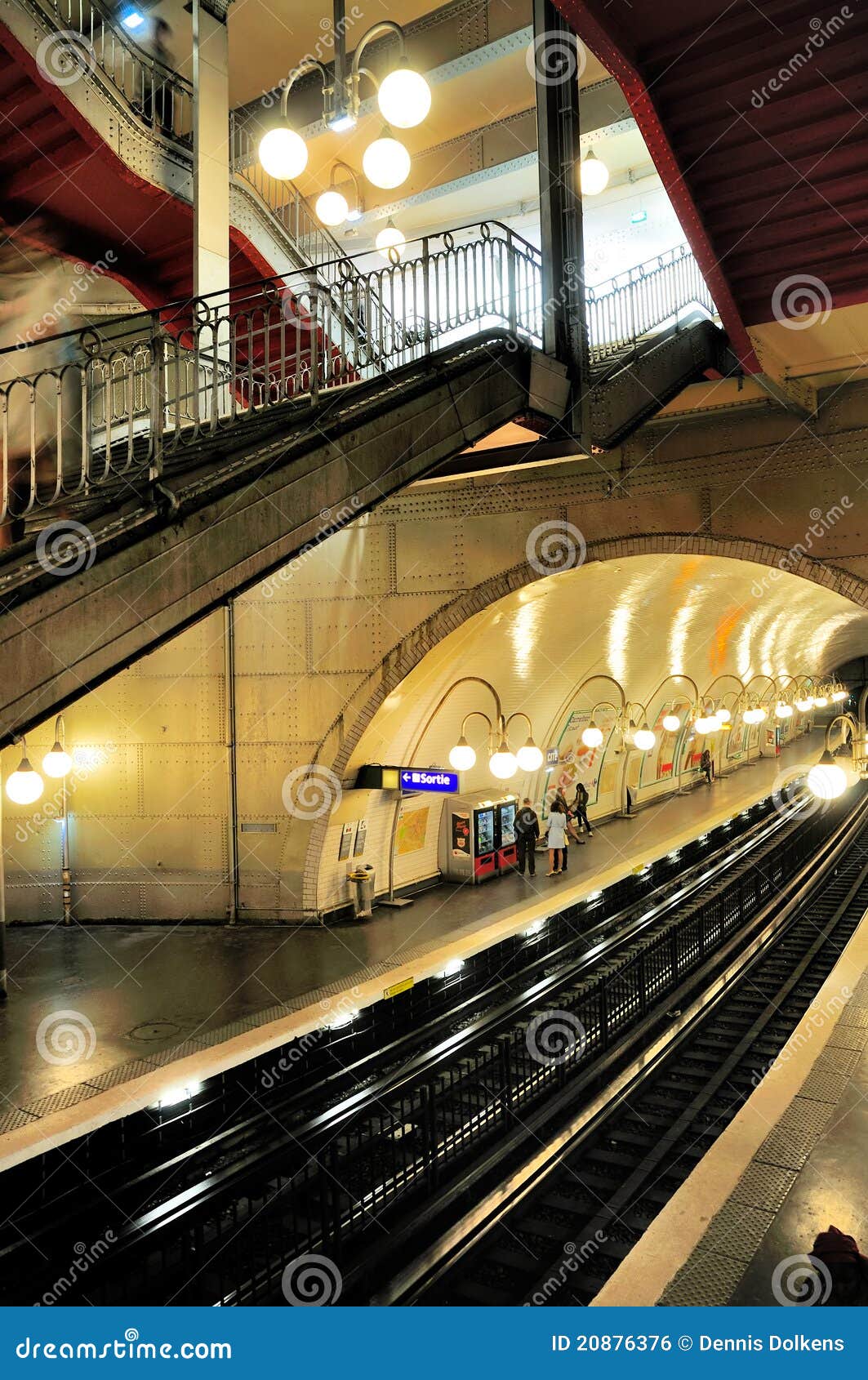Paris Metro Station editorial photo. Image of station - 20876376