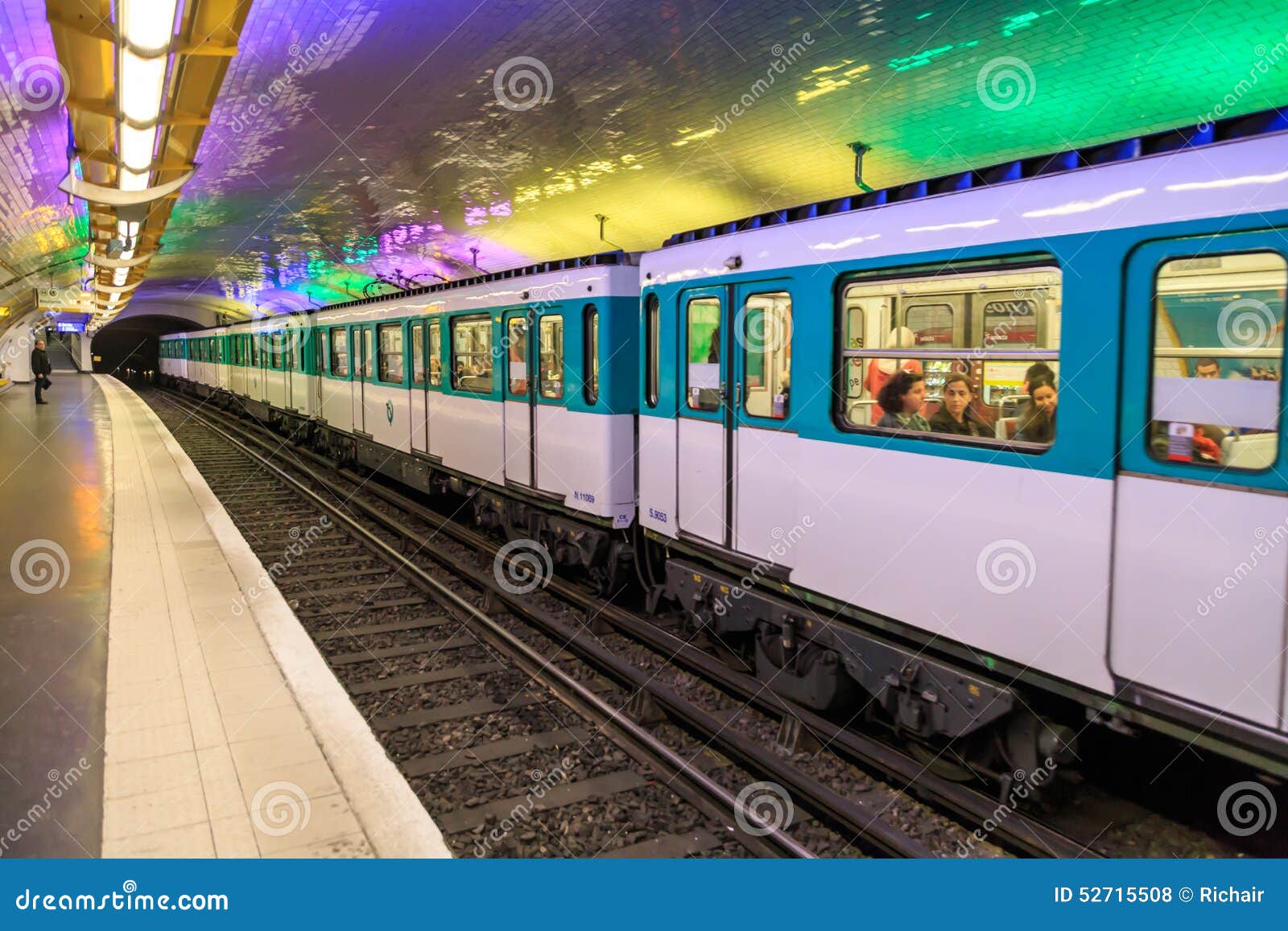 Paris metro in station editorial stock photo. Image of train - 52715508