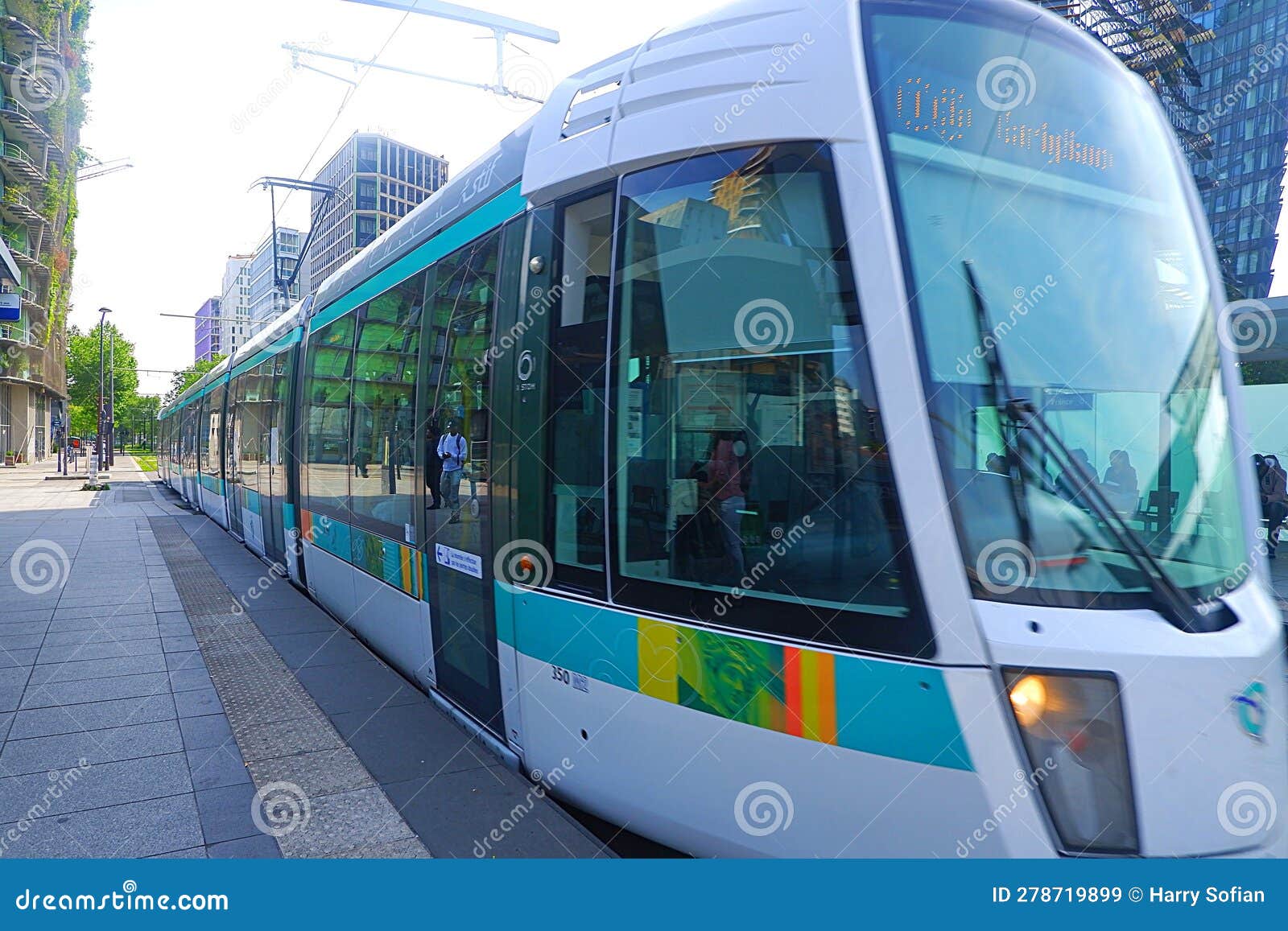 Paris metro subway train editorial stock image. Image of france - 278719899