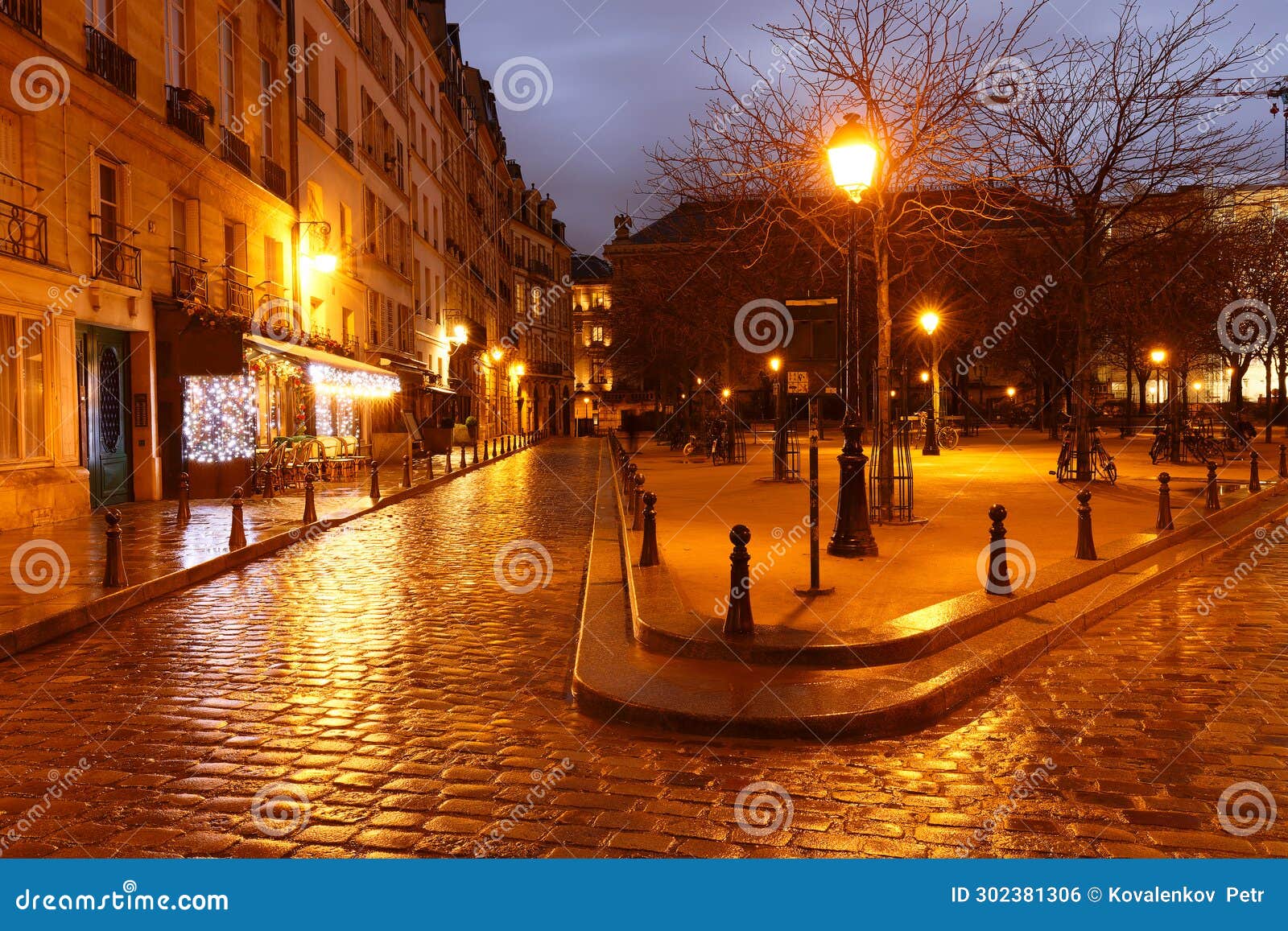 Paris at Rainy Night Cityscape. Editorial Photo - Image of tourism ...