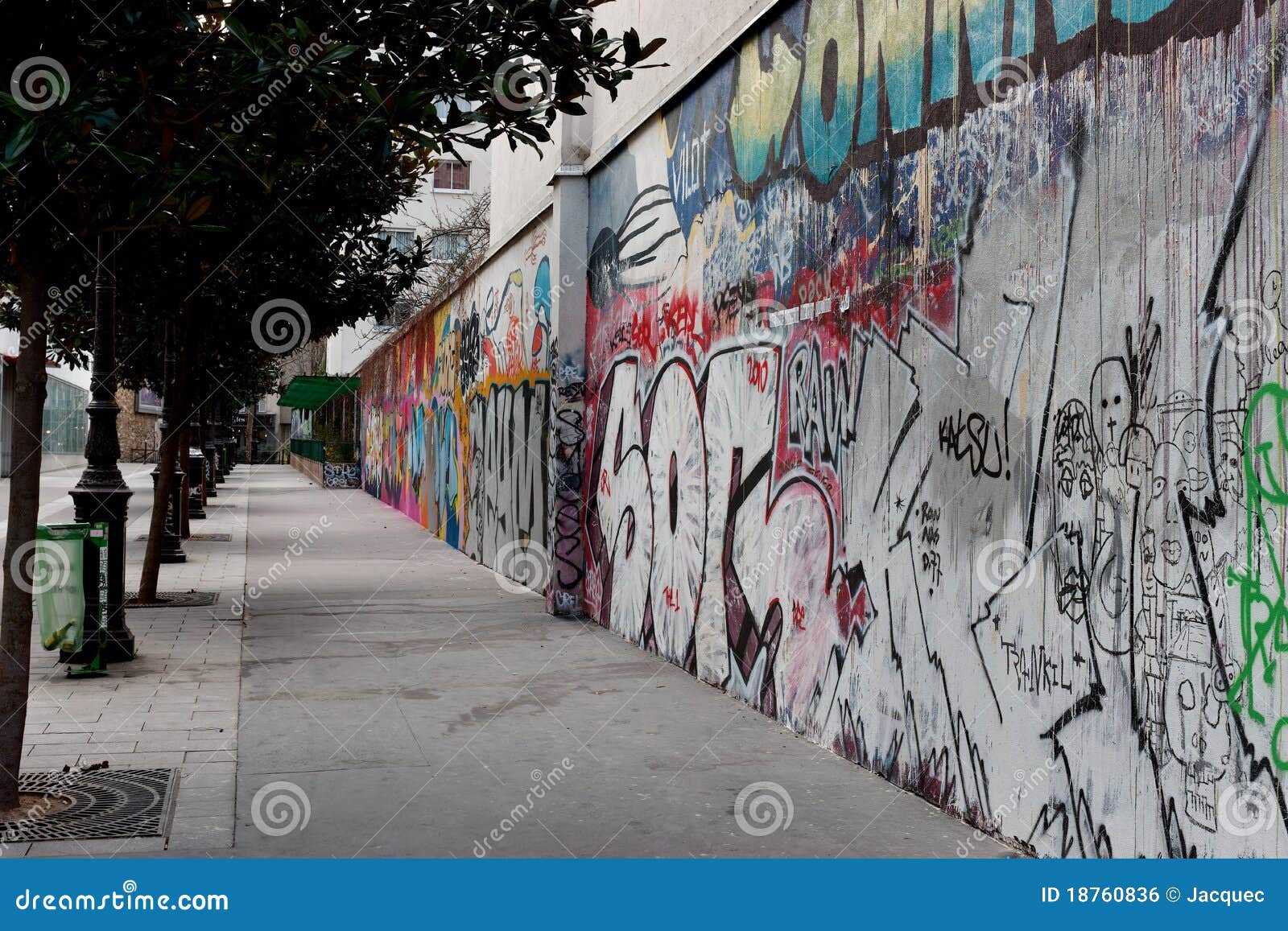 Paris s graffiti editorial photo. Image of artist, road - 18760836