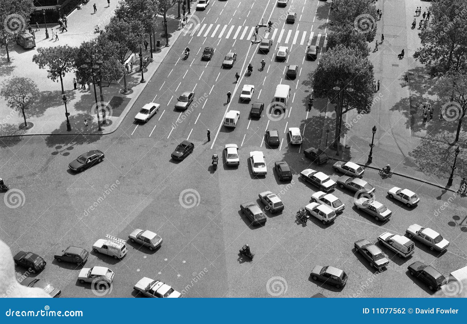 Paris Traffic editorial photography. Image of city, street - 11077562