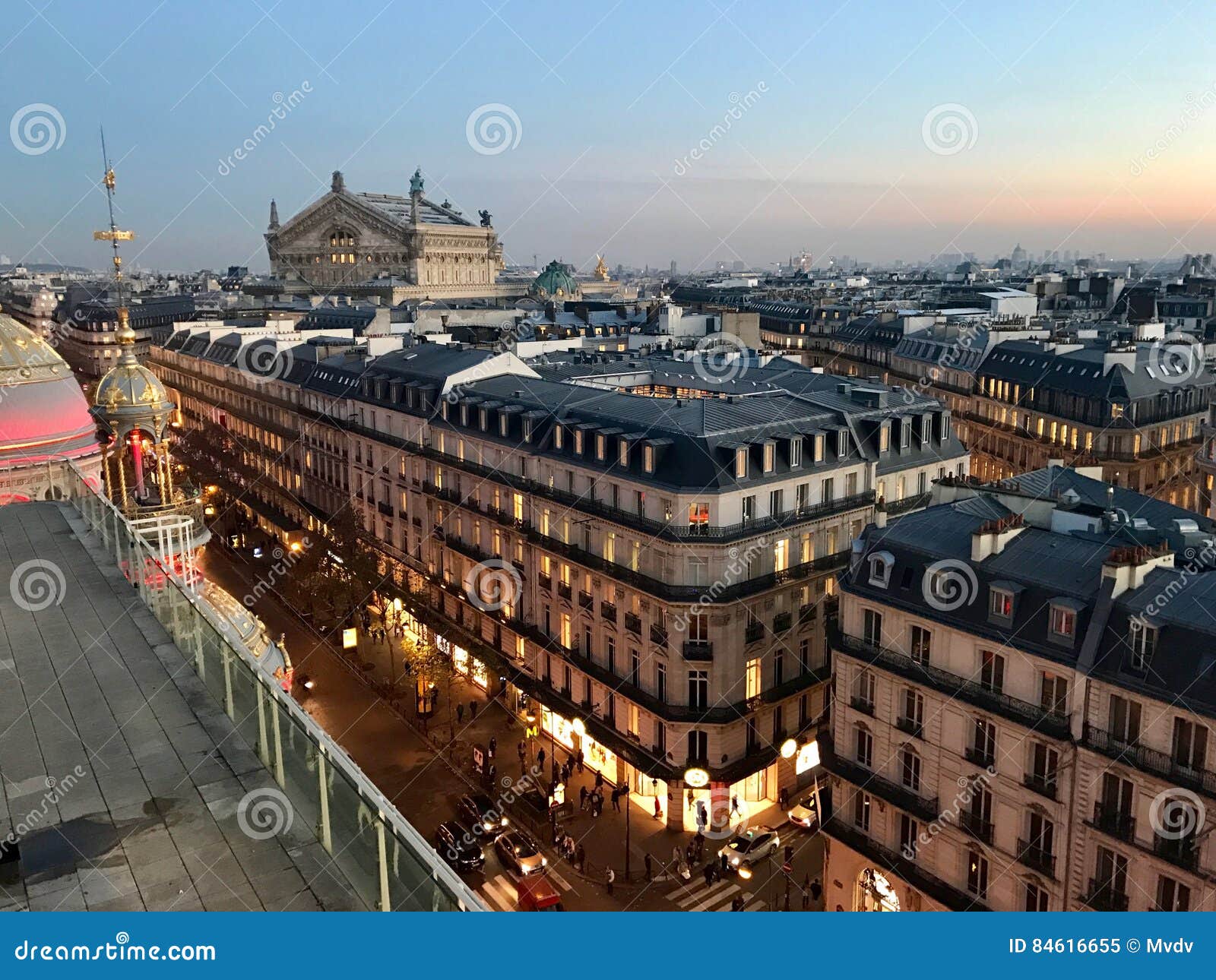 Paris editorial image. Image of evening, architecture - 84616655