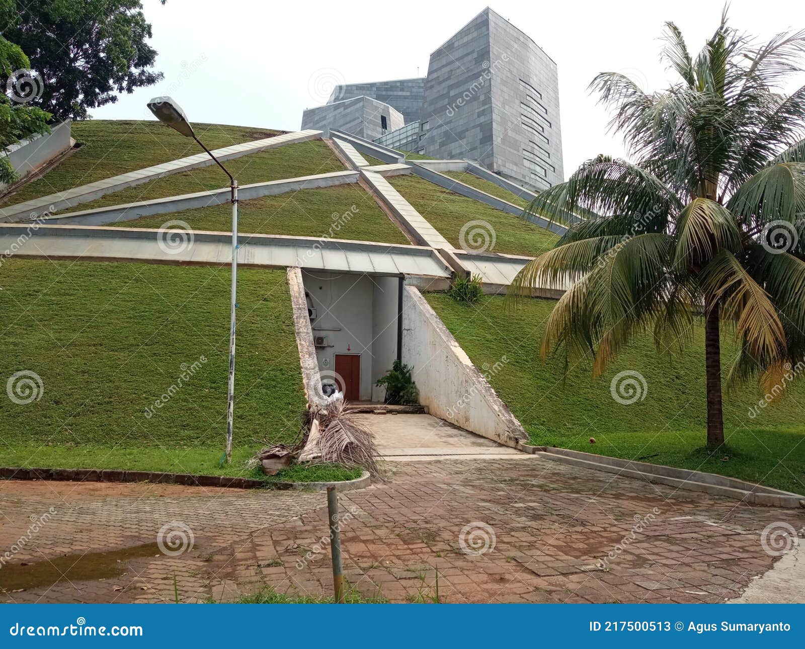 Park at the Back of the Campus Library Stock Image - Image of buildings ...