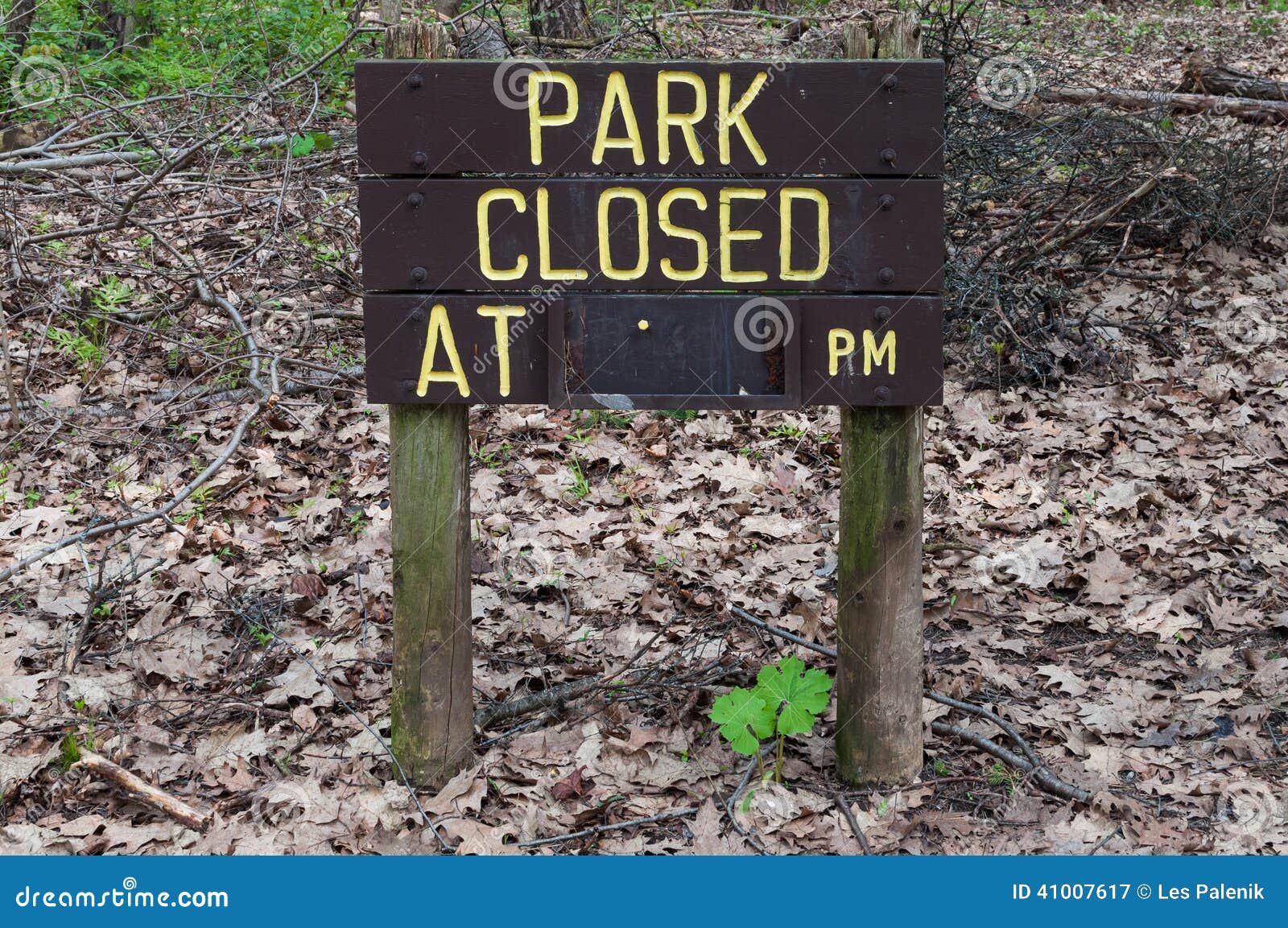 Park Closed sign stock image. Image of board, woods, yellow - 41007617