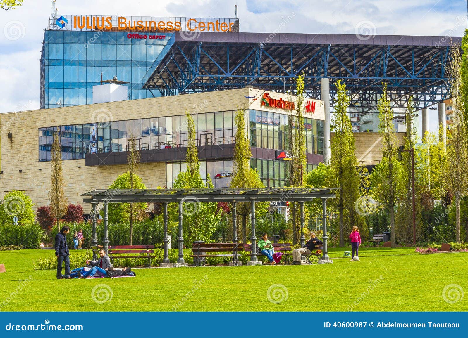 Park in Cluj-Napoca editorial photography. Image of auchan - 40600987