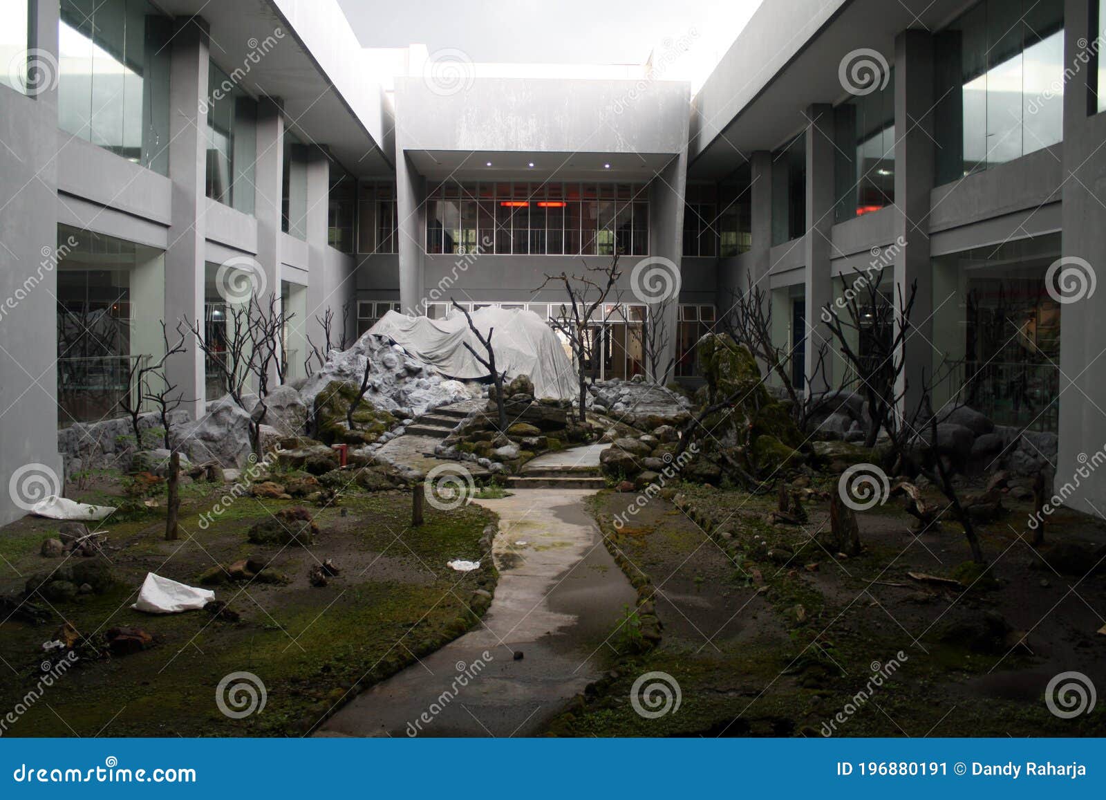 A Small Park in the Middle of the Museum Building Editorial Photo ...