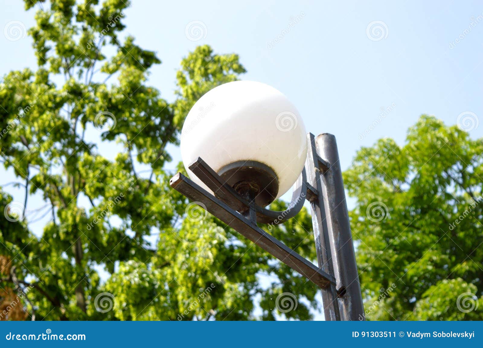 Park lamp stock image. Image of leafage, light, helliacal - 91303511