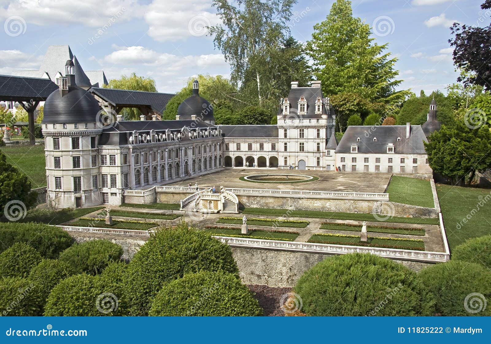 Park mini chateaux editorial photography. Image of tale - 11825222