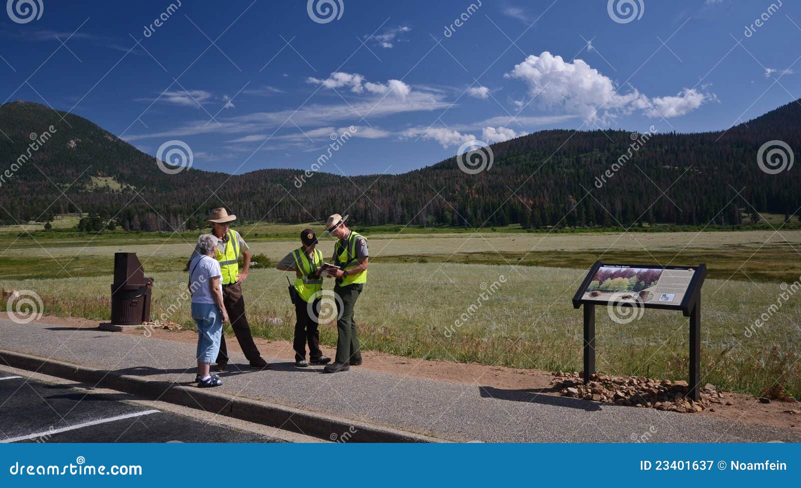Park Rangers Helping Tourists Editorial Photography - Image of ...