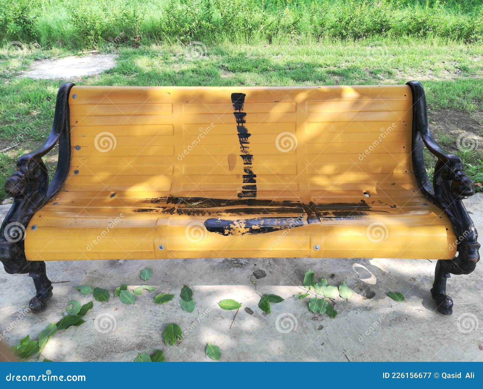 Park Setting Bench Yellow and Black Stock Image - Image of park, grass ...
