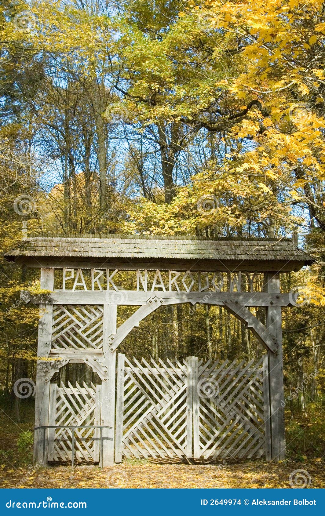 Park wooden gate stock photo. Image of colors, autumn - 2649974