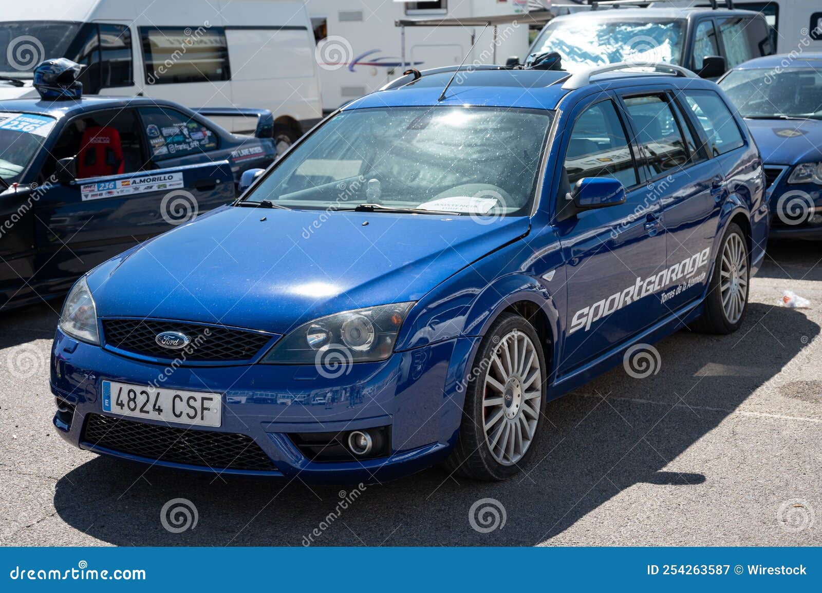 Parked Blue Ford Mondeo ST220 at an Exhibit Editorial Photography ...