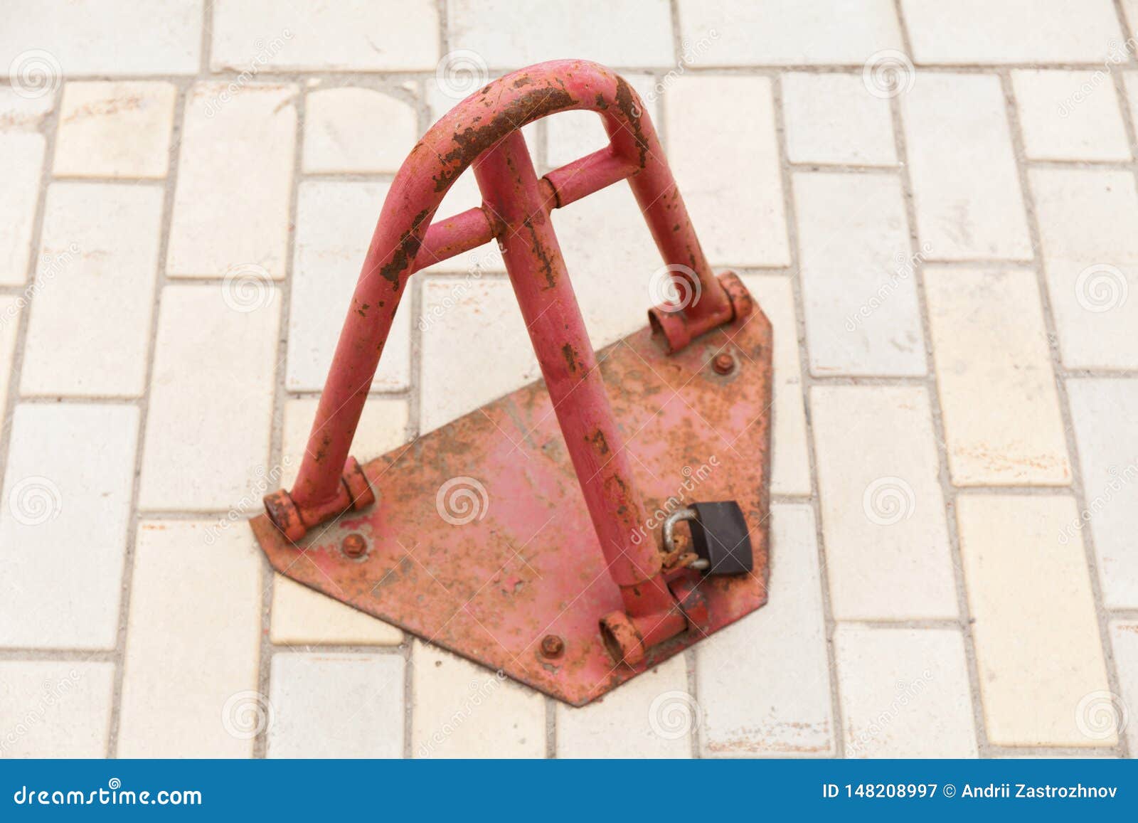 Parkende Sperre Mit Einem Verschluss Stockbild - Bild von schwarzes ...