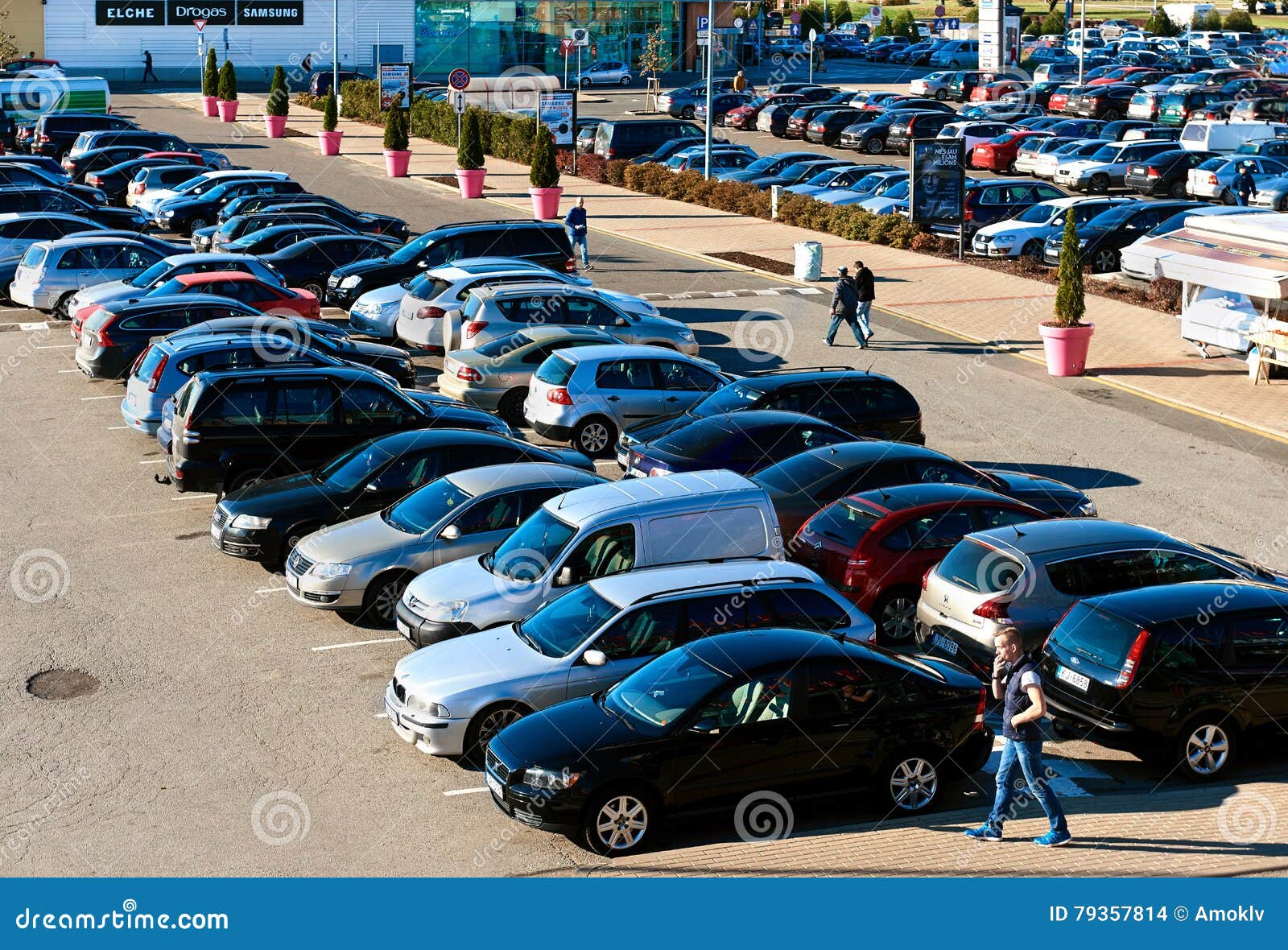 Parking latvia image stock éditorial. Image du centre - 79357814