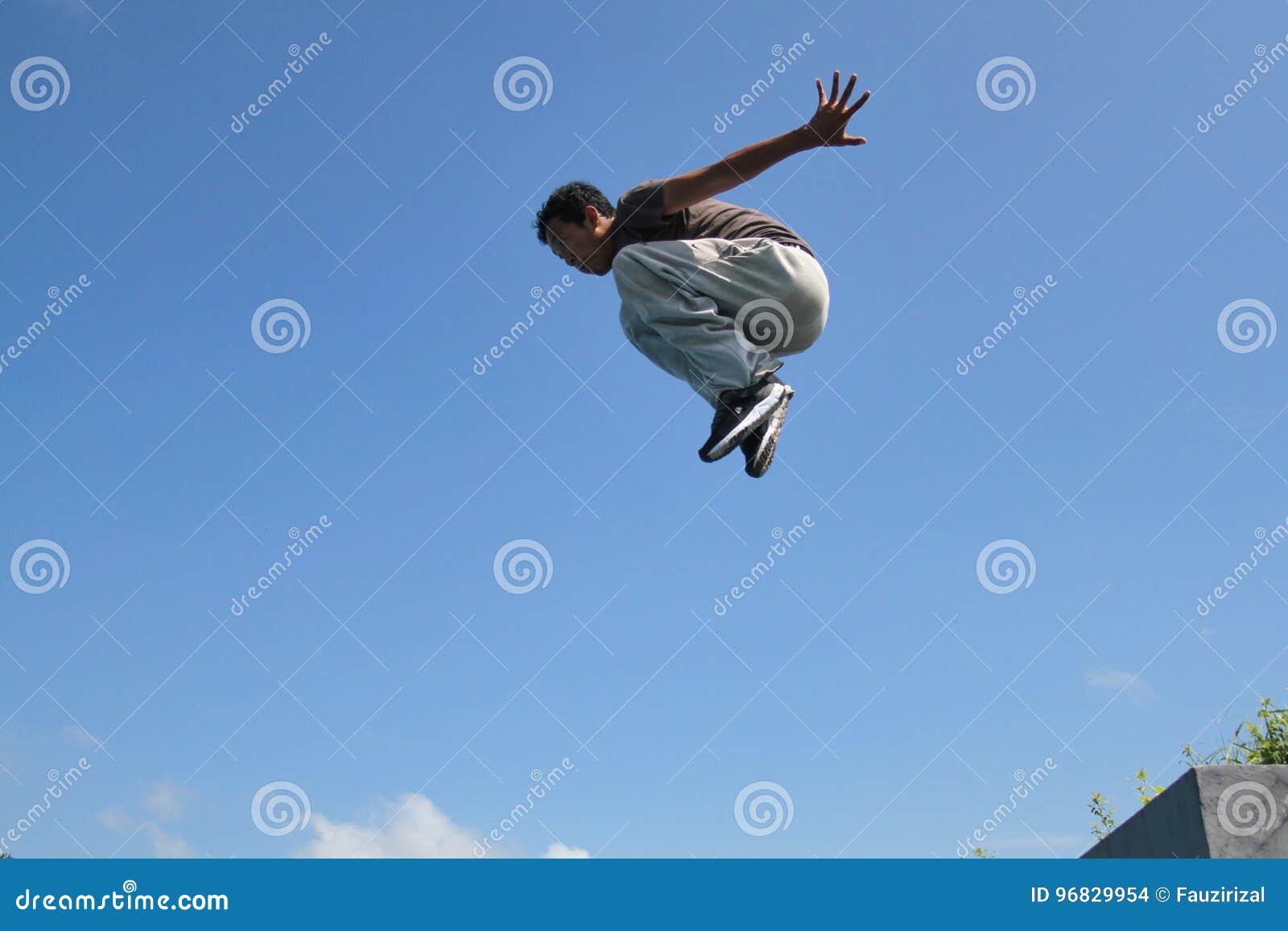 Parkour Jumping editorial stock image. Image of urban - 96829954