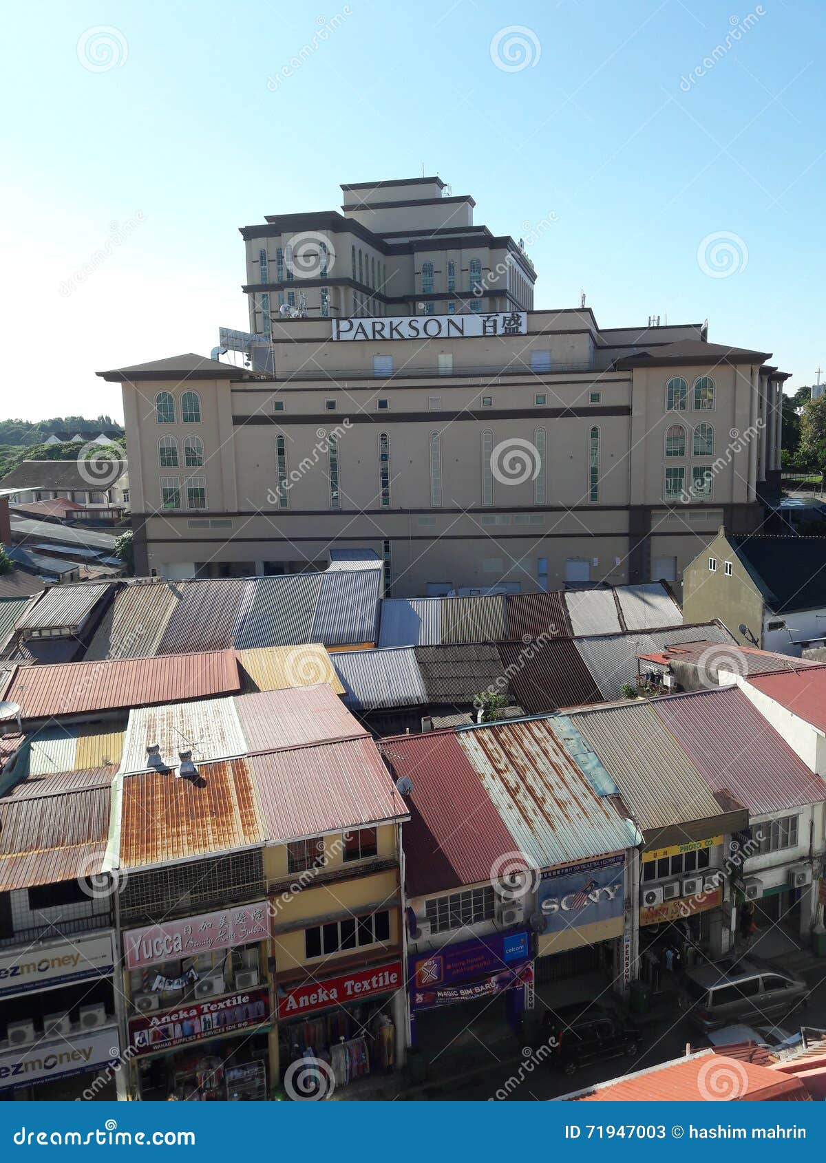 Parkson editorial stock photo. Image of sarawak, padangmerdeka - 71947003