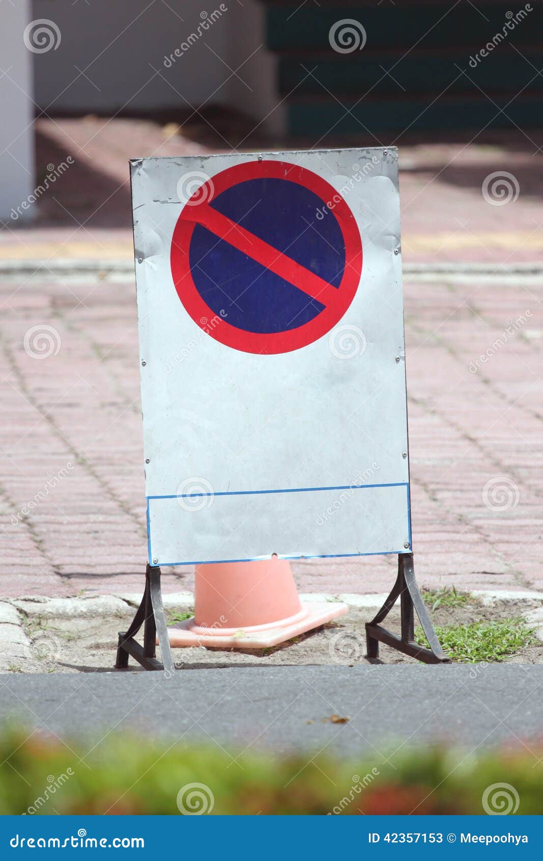 Parkverbot Des Verkehrszeichens Stockbild - Bild von kennsatz, parken ...