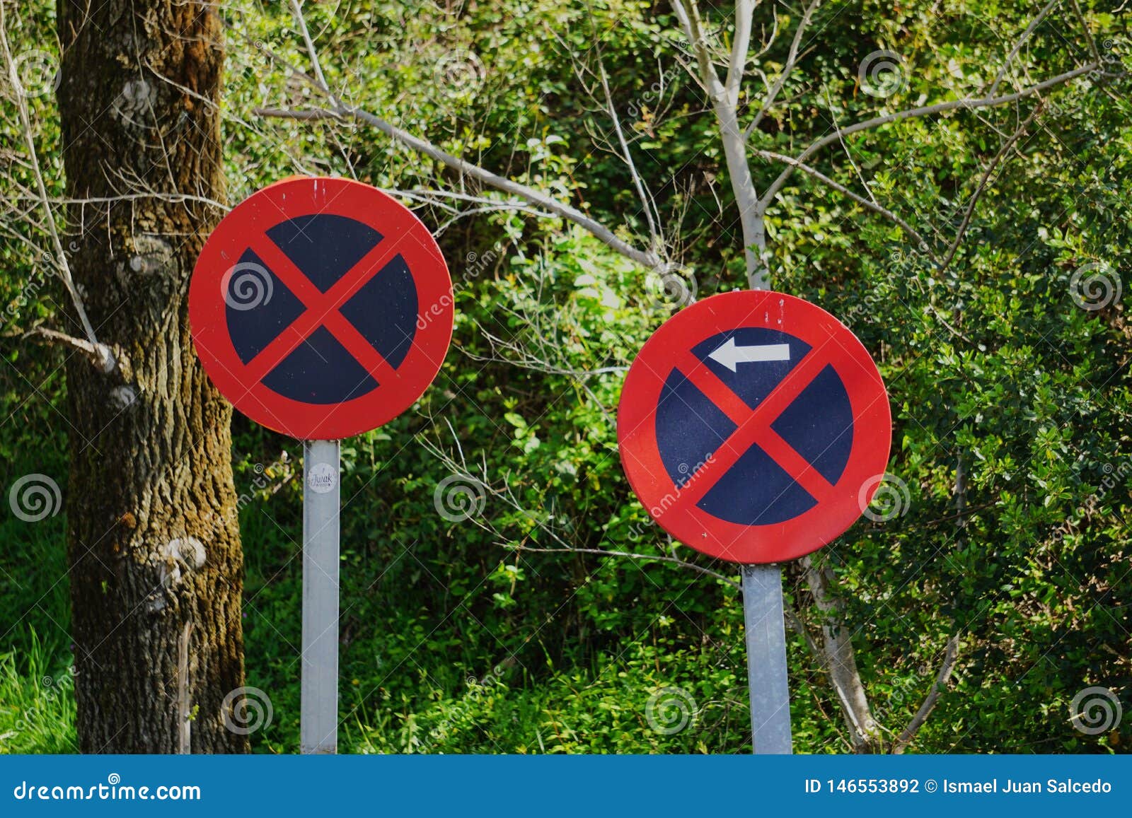 Parkverbot Verkehrszeichen Herein Die Stra?e Stockfoto - Bild von ...