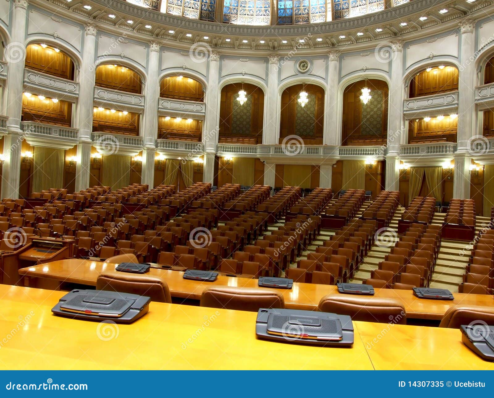 Parlamento rumeno immagine stock. Immagine di funzionamento - 14307335