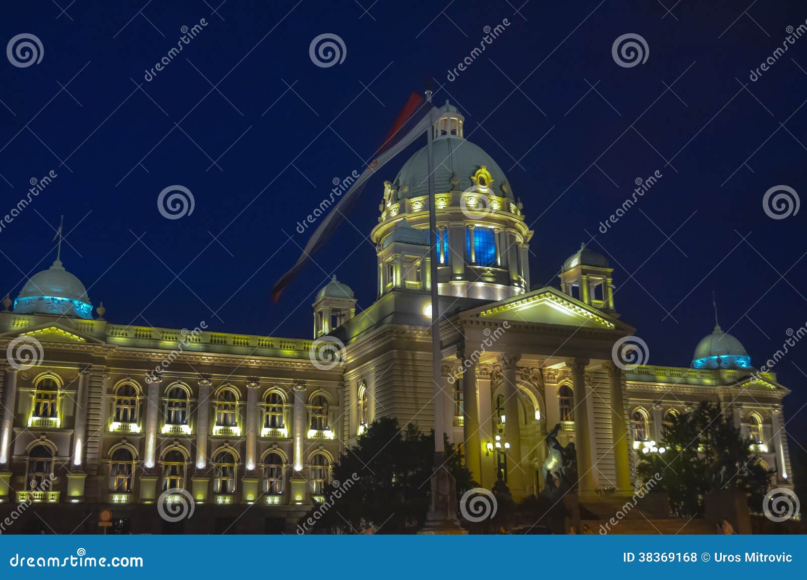 PARLAMENTO SERBO ALLA NOTTE Fotografia Stock Editoriale - Immagine di ...