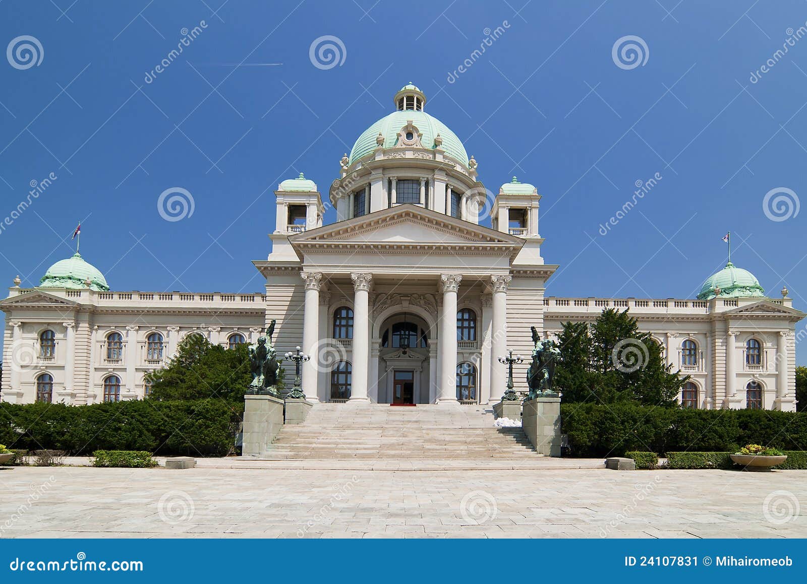 Parlamento serbo Belgrado immagine stock. Immagine di serbo - 24107831