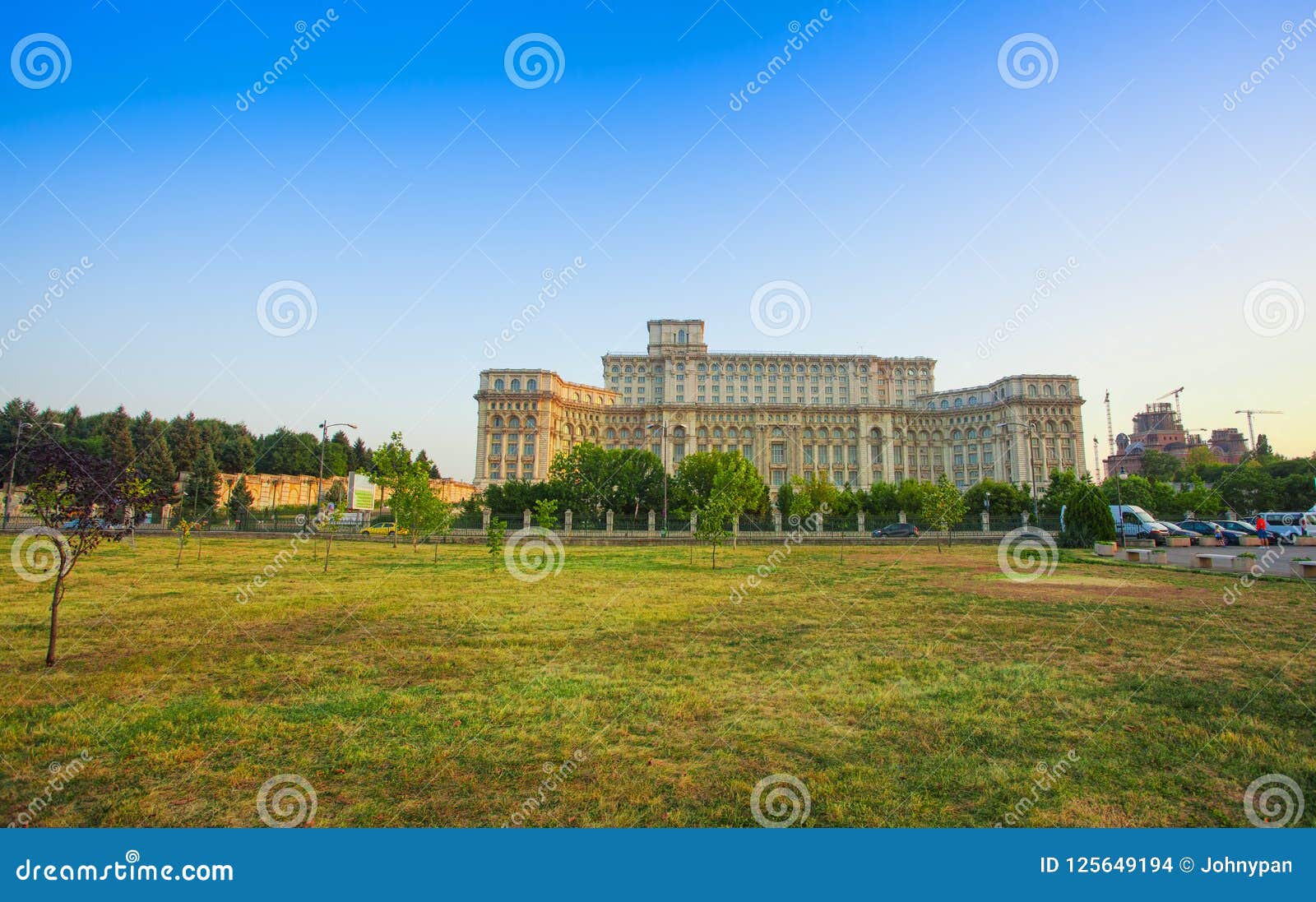 Parlementsgebouw Van Boekarest of Mensen` S Paleis Stock Foto - Image ...