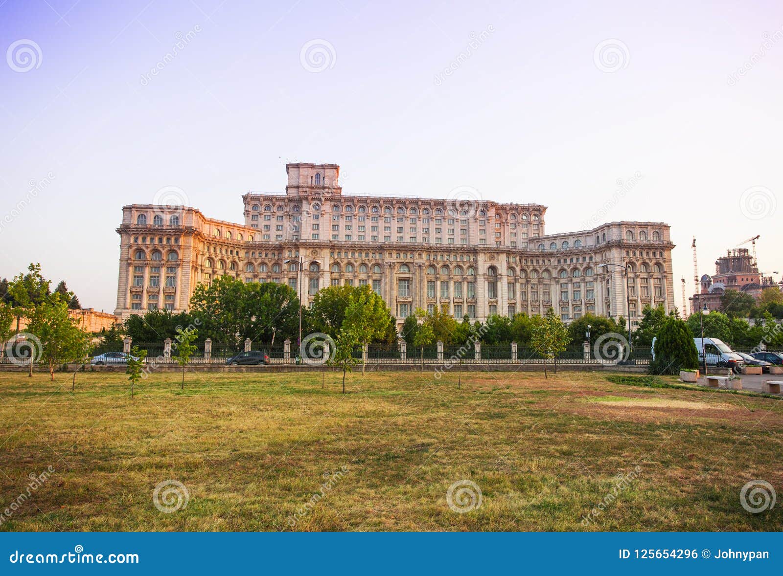 Parlementsgebouw Van Boekarest of Mensen` S Paleis Stock Foto - Image ...