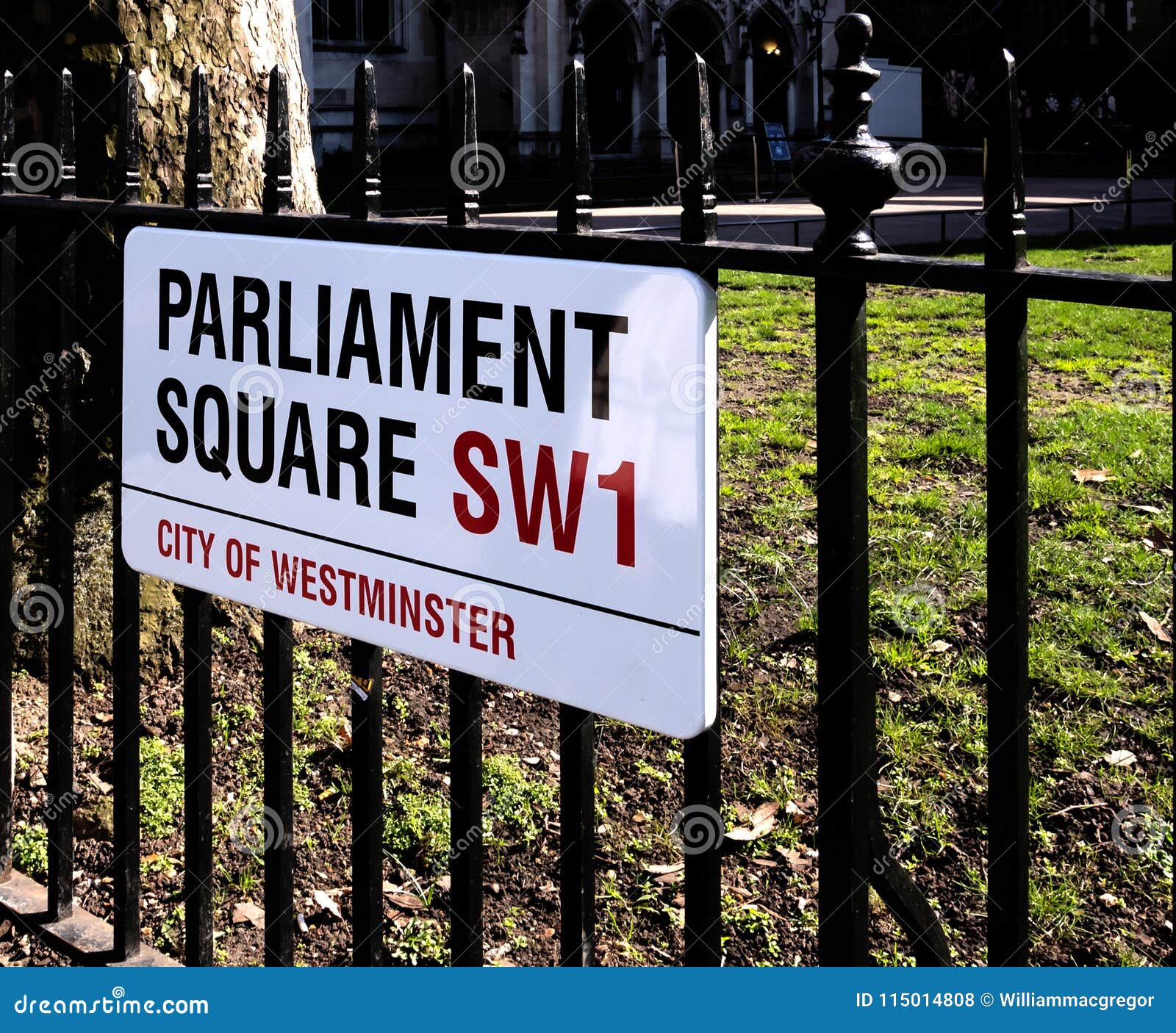 Parliament Square Sign editorial stock photo. Image of houses - 115014808