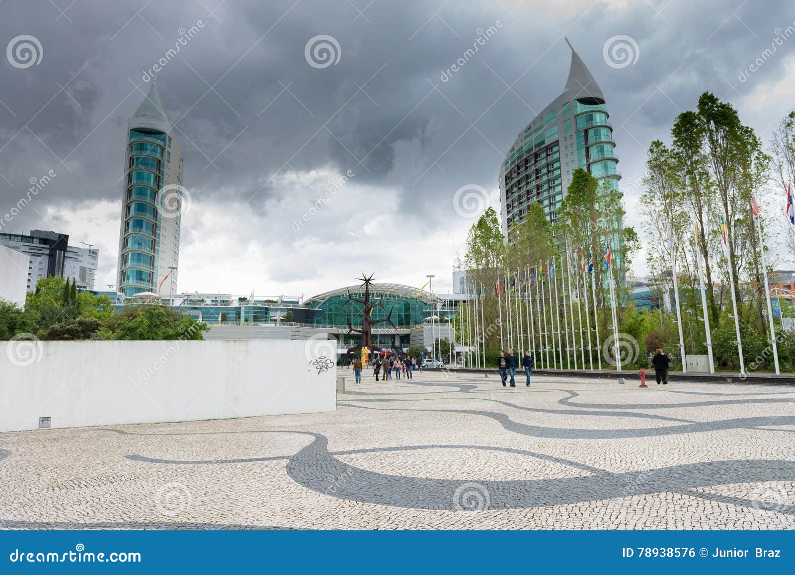 Parque Das Nacoes ( Park Van Nations) in Lissabon Redactionele Foto ... Parque Das Nacoes ( Park Van Nations) in Lissabon Redactionele Foto ...