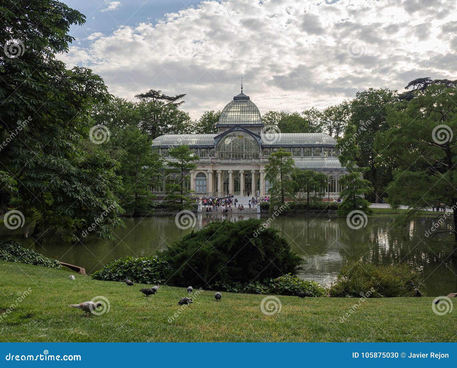 Parque del Retiro Madrid stock foto. Image of geschiedenis - 105875030