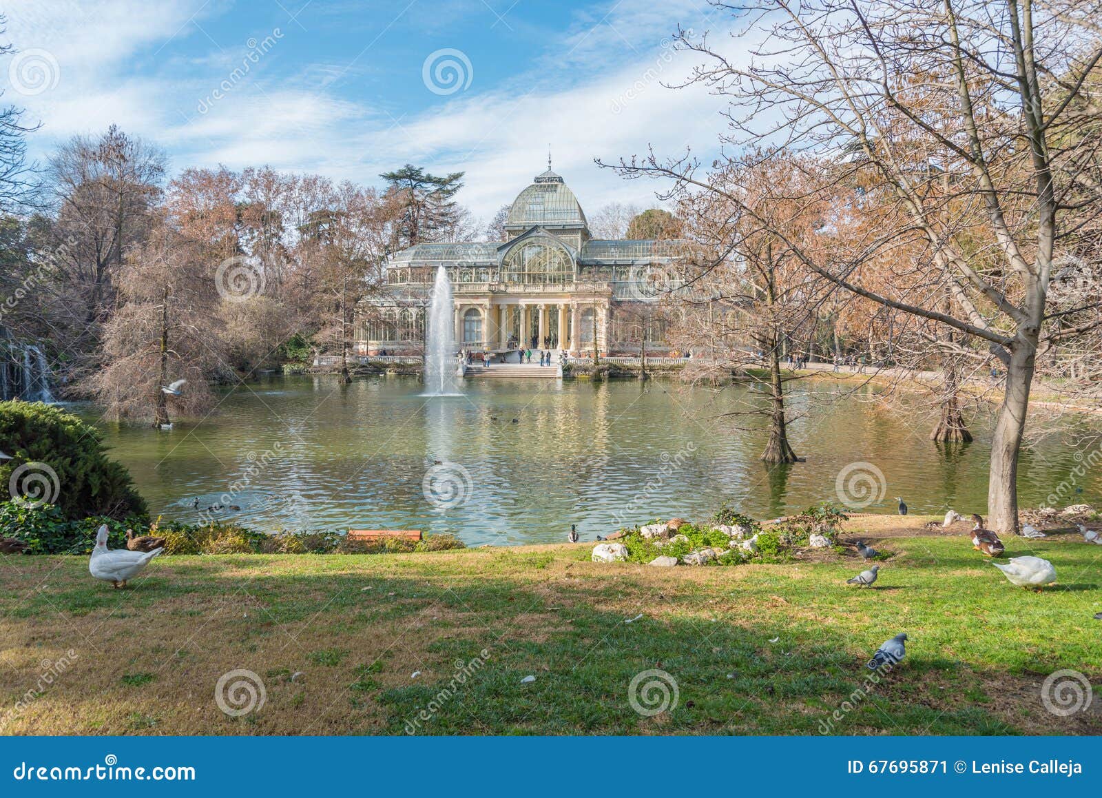 Parque Del Retiro in Madrid, Spain Stock Image - Image of buen, modern ...