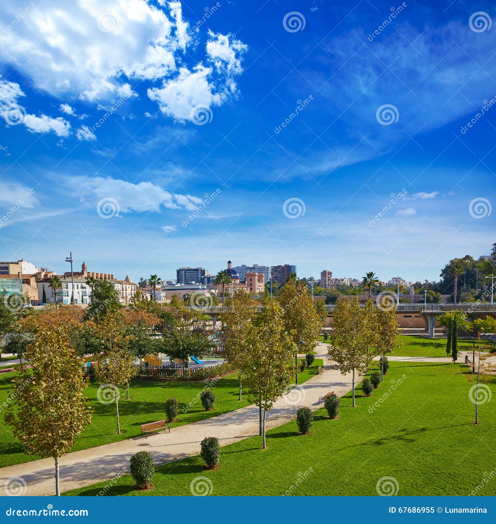 Parque E Skyline Do Rio De Valencia Turia Imagem de Stock - Imagem de ...