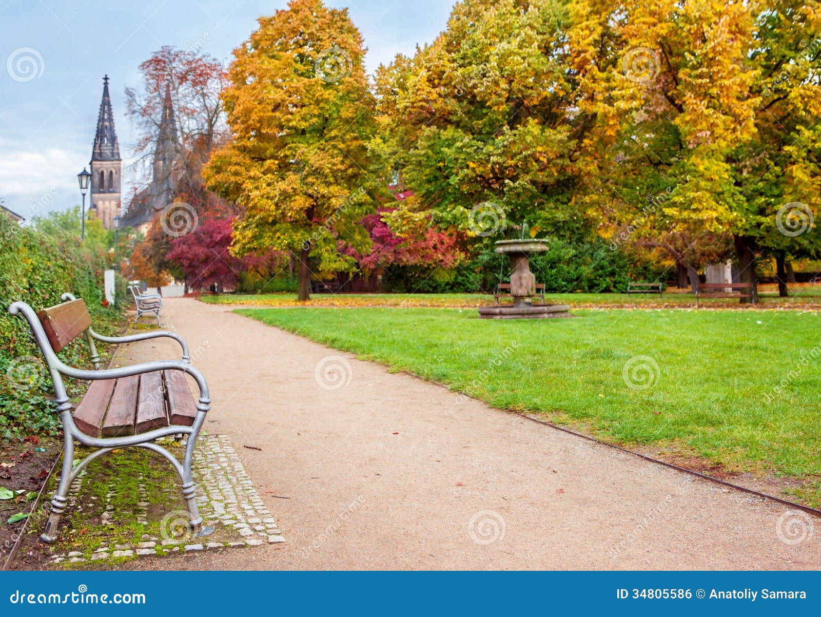 Parque en Praga foto de archivo. Imagen de colorido, peter - 34805586