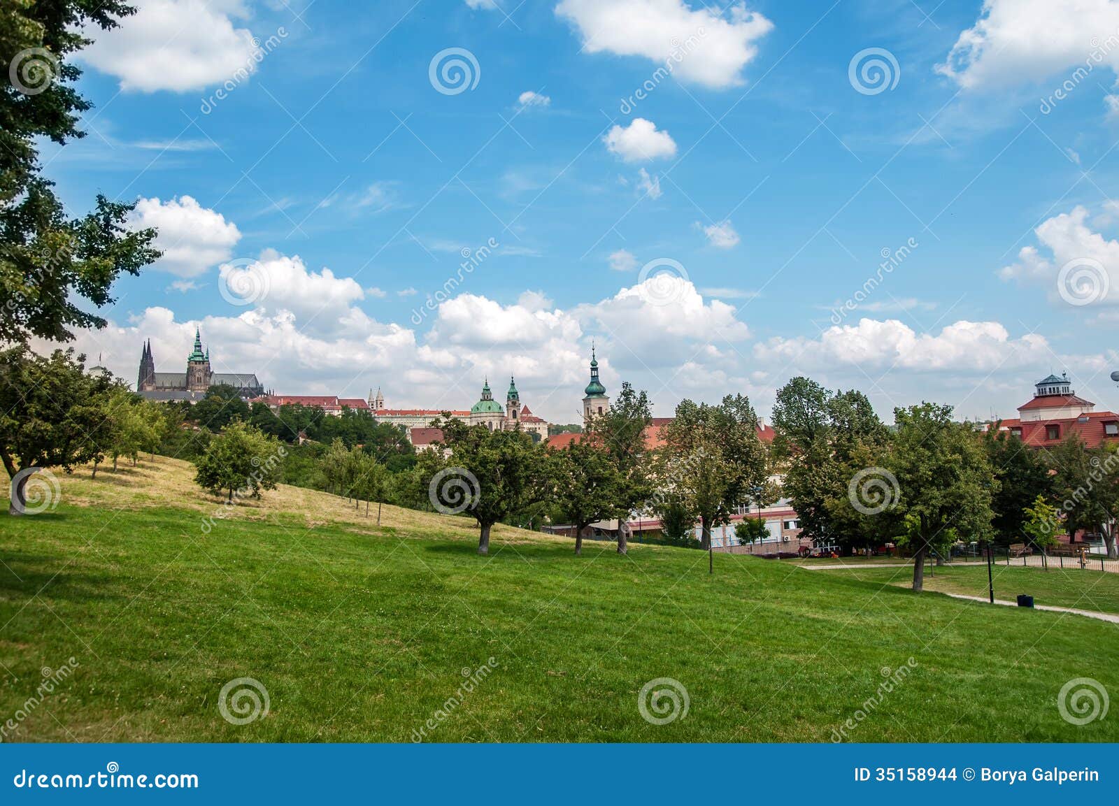 Parque en Praga foto de archivo. Imagen de ocio, central - 35158944